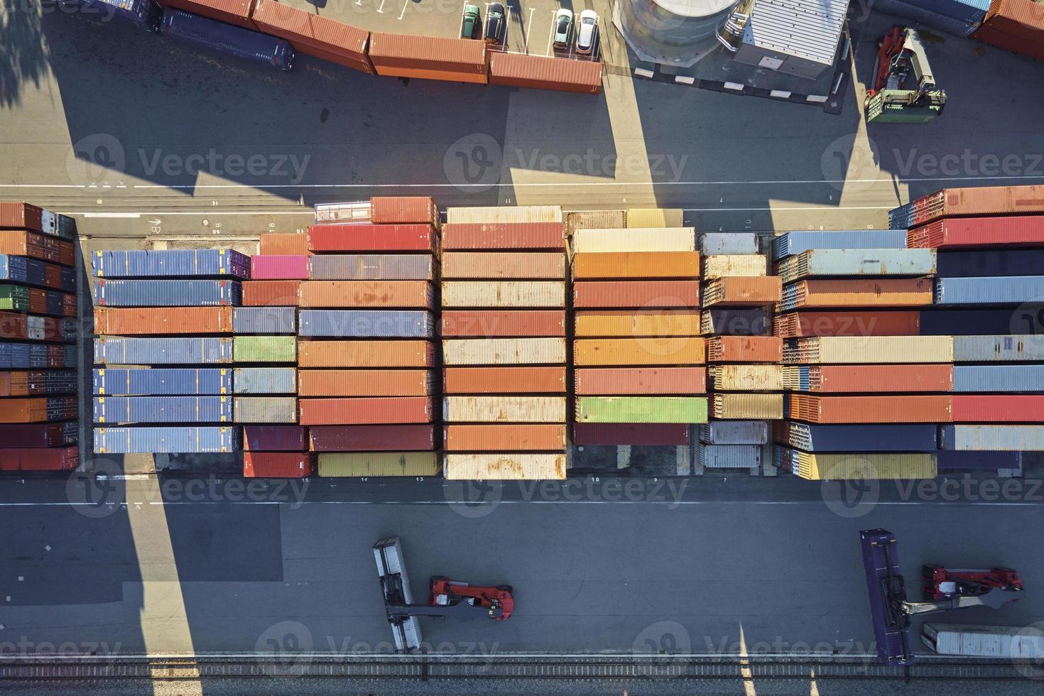 almacén de contenedores, vista aérea. concepto de envío y logística ...