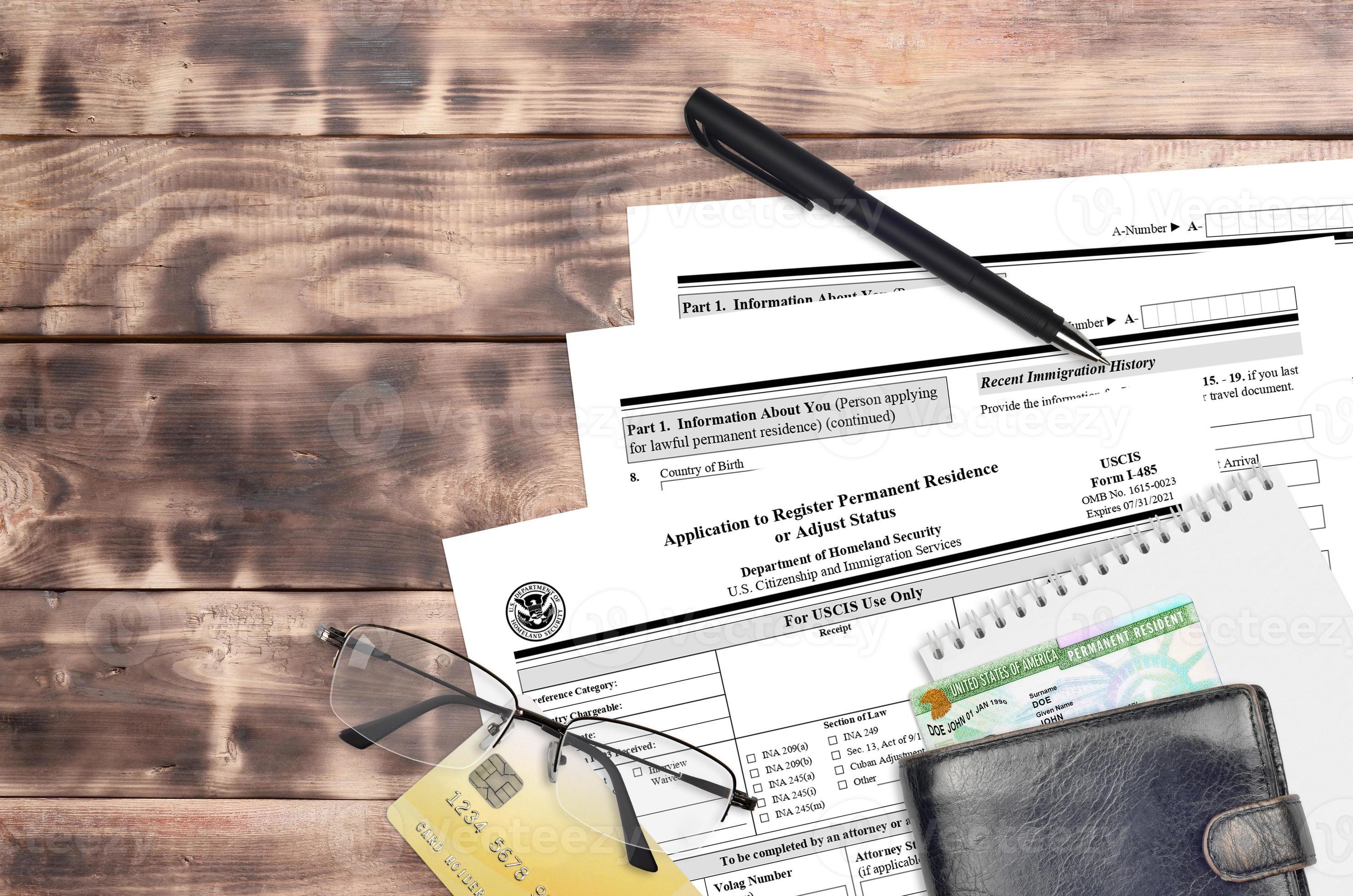 La solicitud del formulario uscis i-485 para registrar la residencia permanente o ajustar el ...