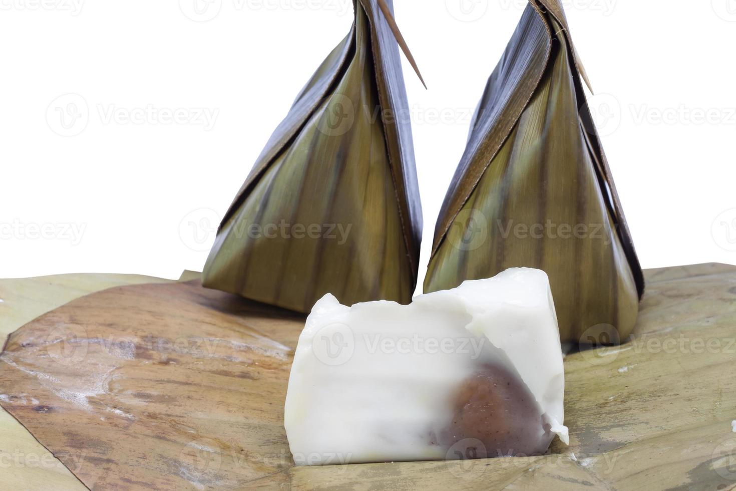 Steamed flour with coconut filling recipes is Thai dessert and Thai people call Kanom Sai Sai ...