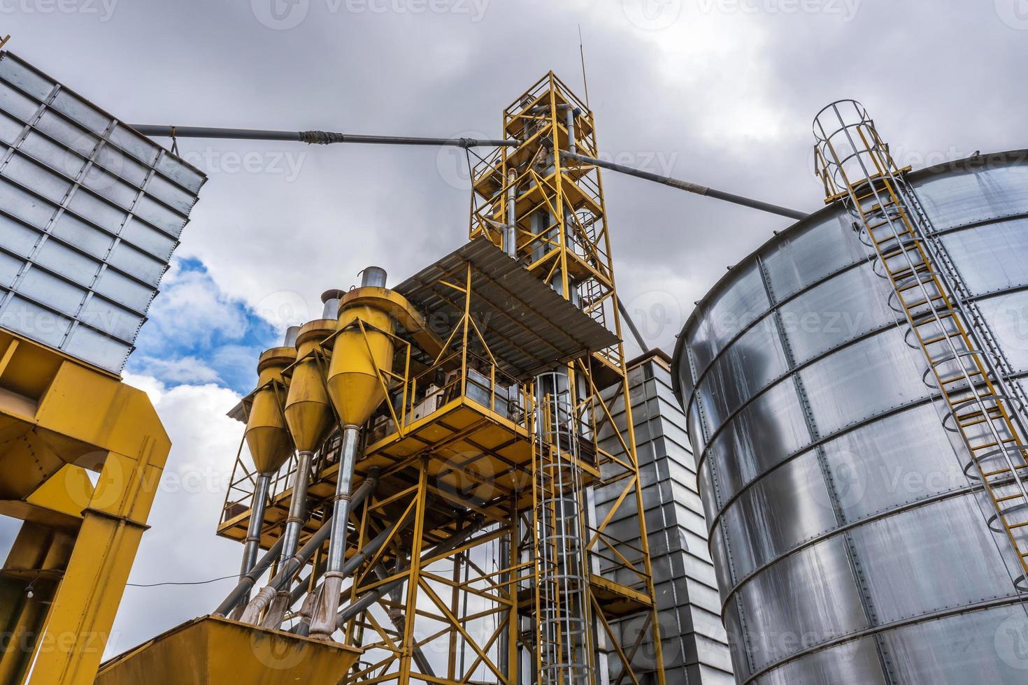 agro silos granary elevator with seeds cleaning line on agro-processing ...