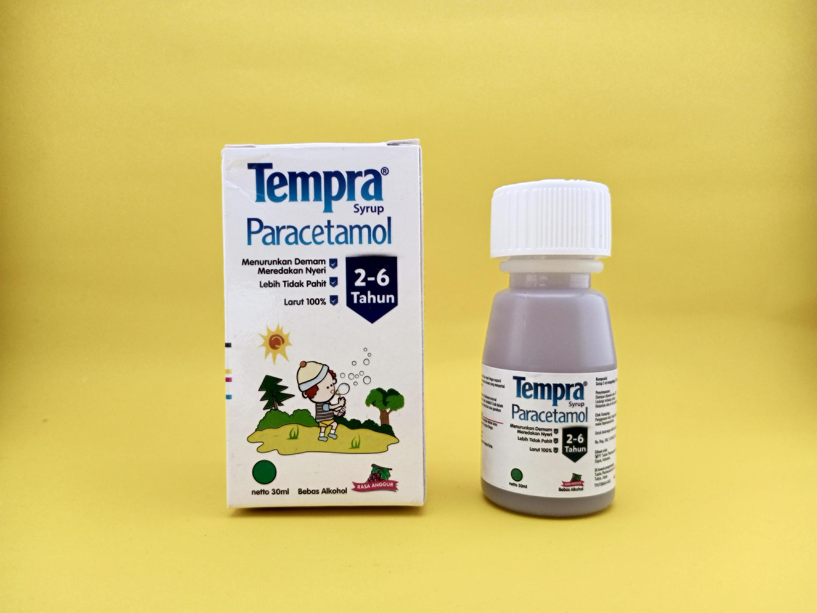 malang, indonesia - 22 de octubre de 2022 - jarabe de paracetamol con marca tempra. botellas de ...