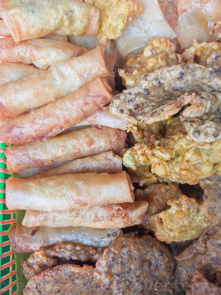 Typical Indonesian fried foods such as weci, tempe mendoan and tahu petis 13483420 Stock Photo ...