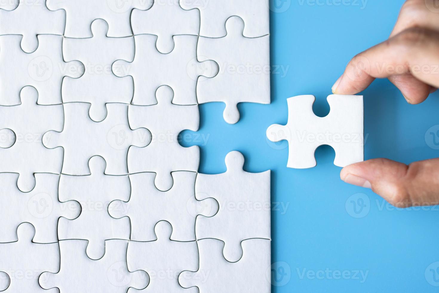 Hand put the last piece of jigsaw puzzle to complete the mission ... Hand put the last piece of jigsaw puzzle to complete the mission ...
