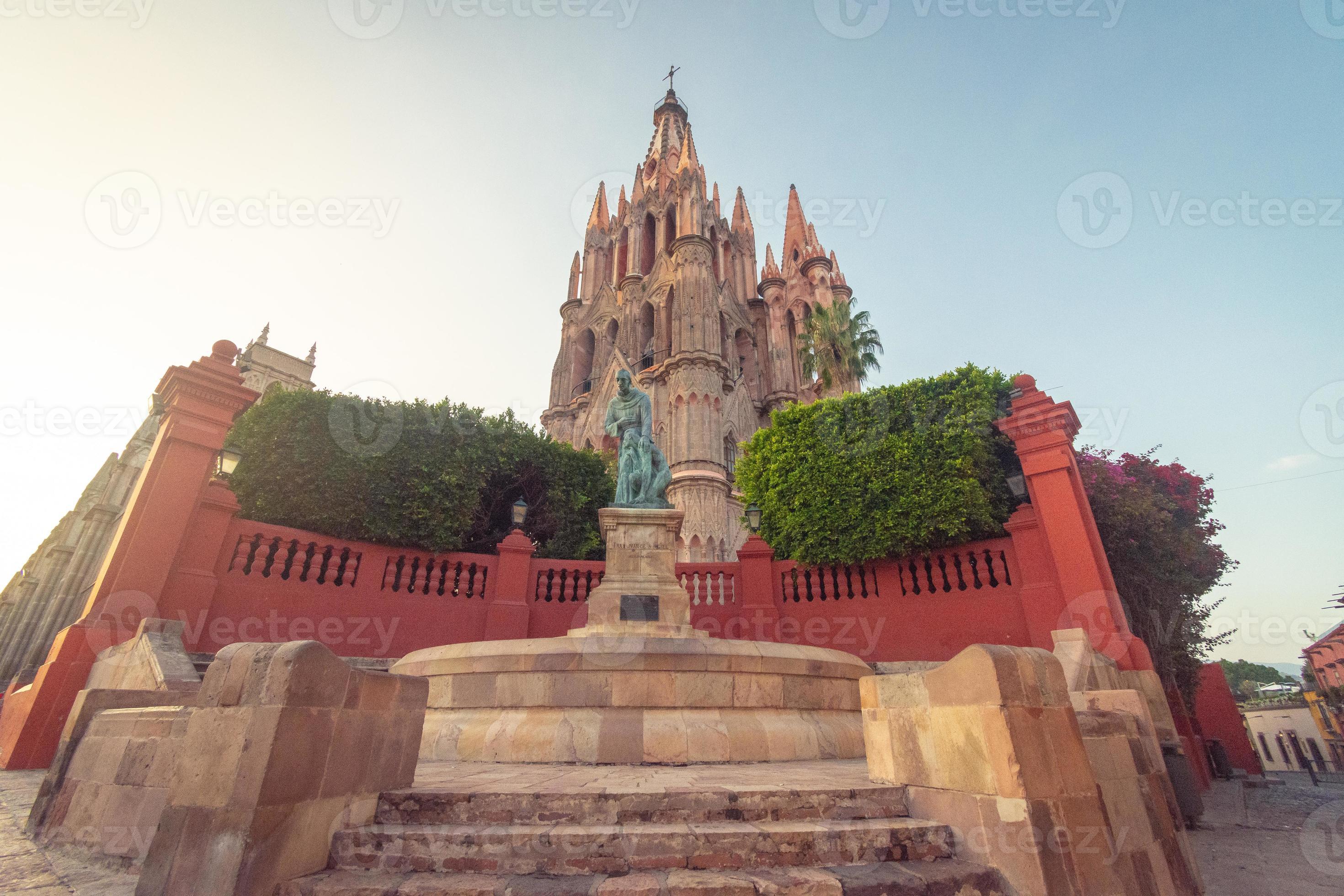 Parroquia Archangel church Jardin Town Square Rafael Chruch San Miguel de Allende, Mexico ...