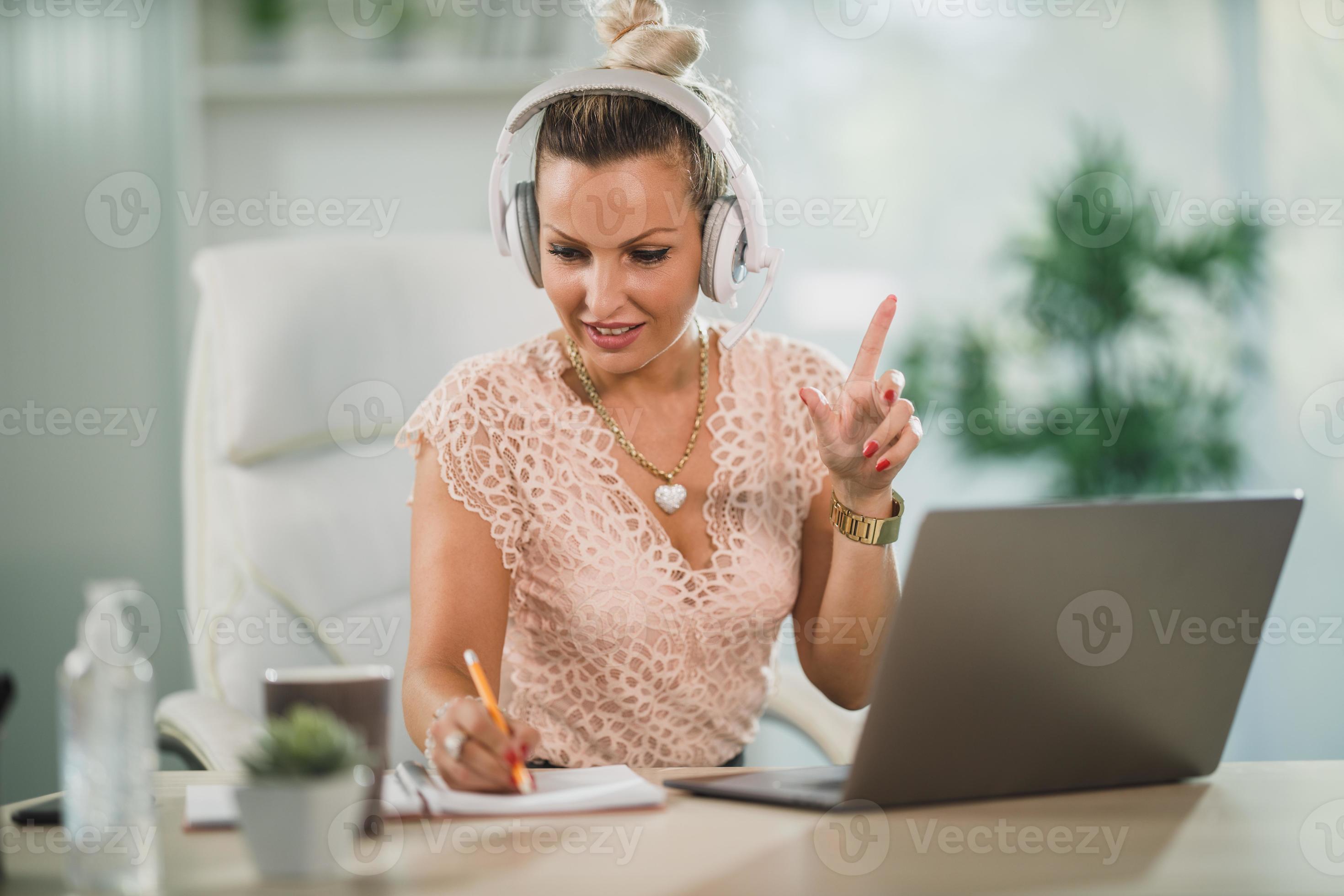 She Solves Problems With A Smile 13877122 Stock Photo at Vecteezy She Solves Problems With A Smile 13877122 Stock Photo at Vecteezy