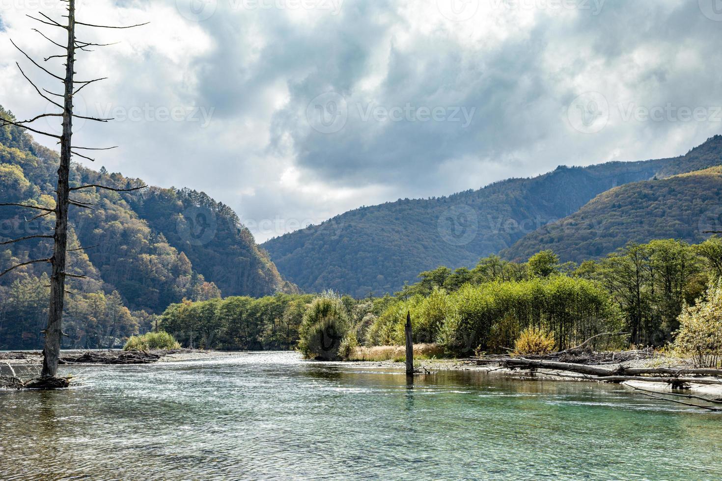 taisho pond taishoike se formó en 1915, cuando una erupción del volcán cercano mt. yakedake ...