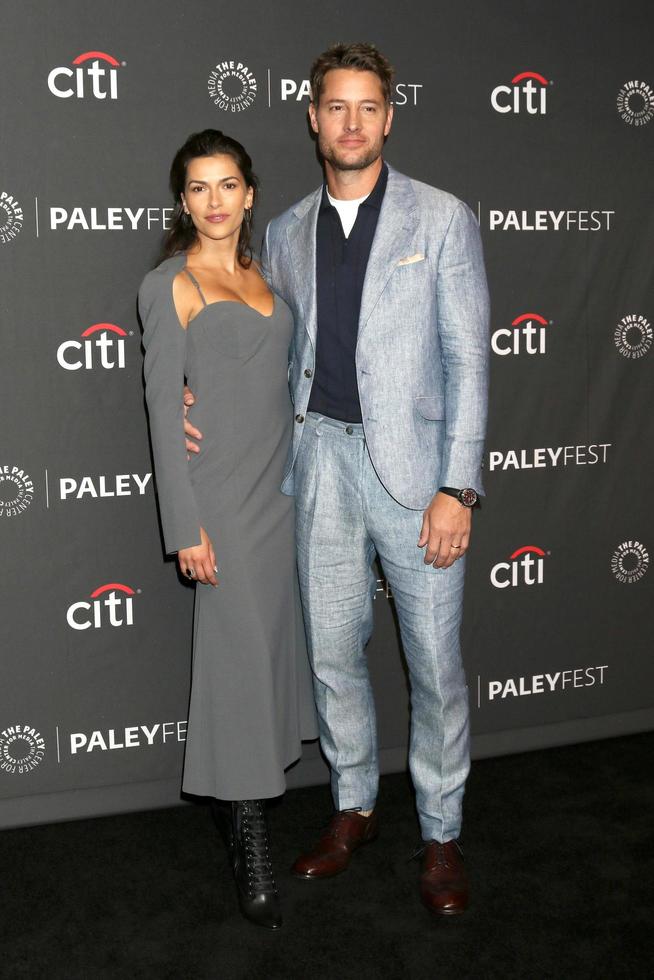 Los Angeles Apr 2 Sofia Pernas Justin Hartley At The Paleyfest