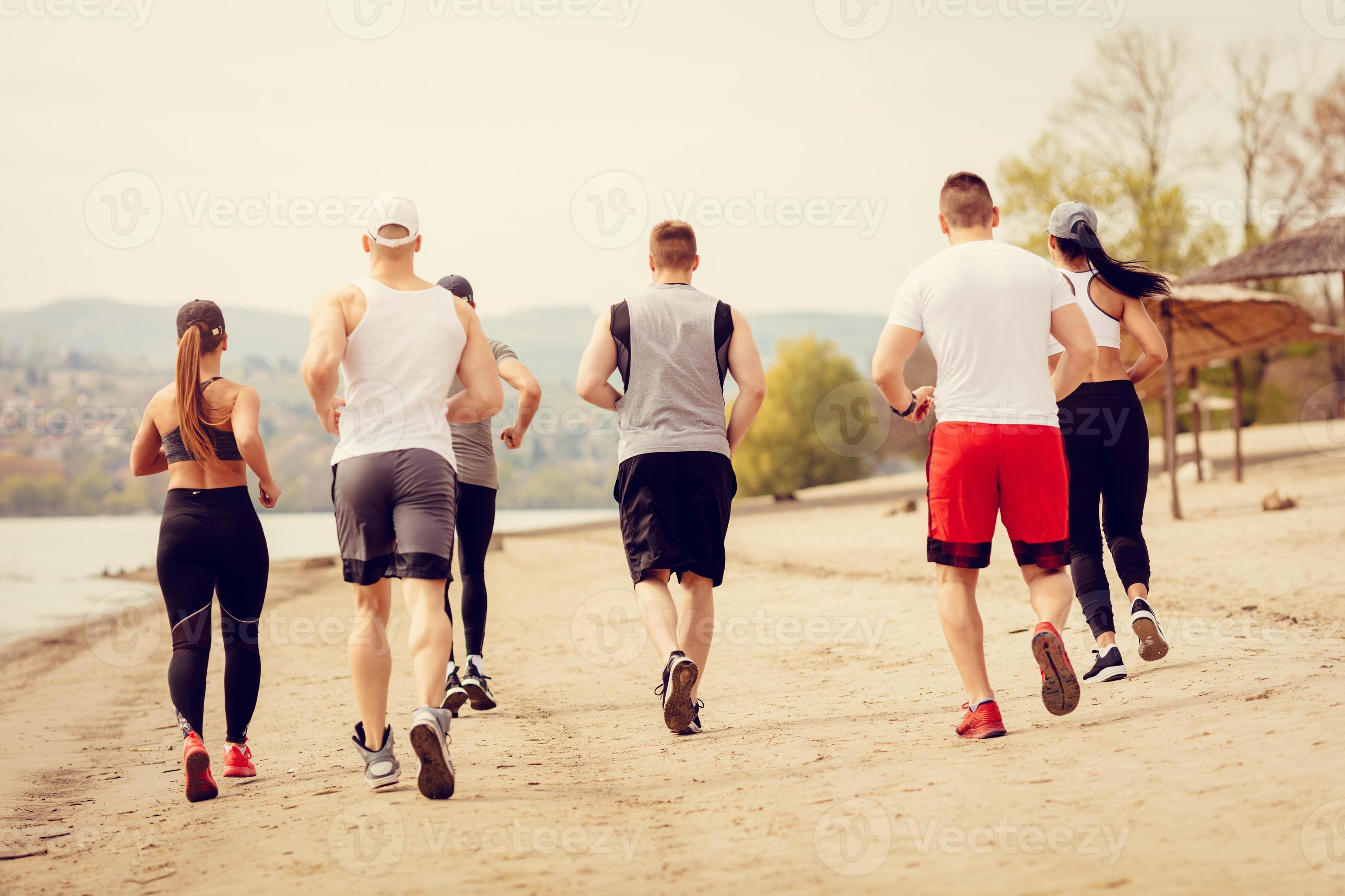 Group Friends Jogging On The Beach 14162947 Stock Photo at Vecteezy