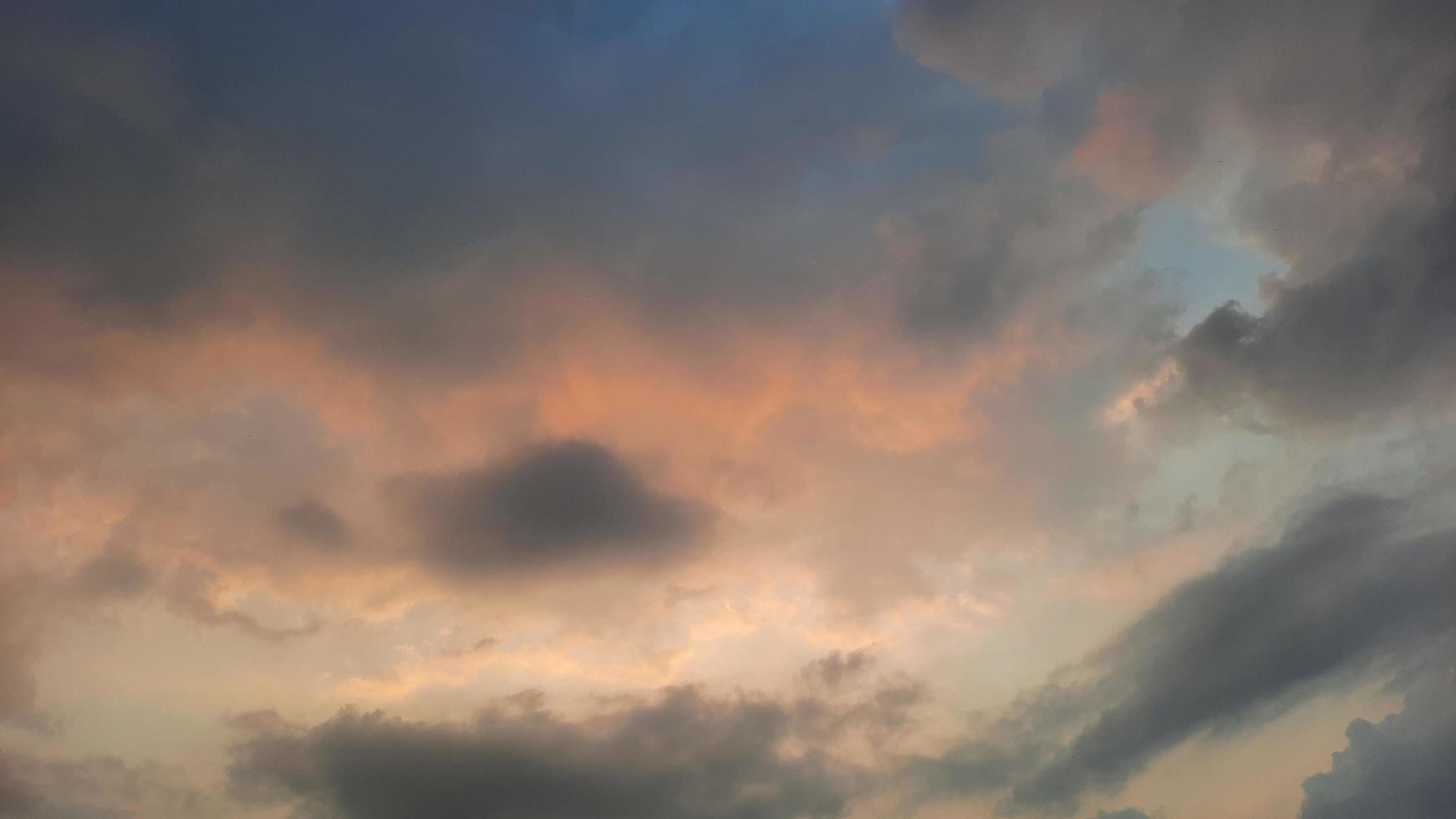 The afternoon sky is cloudy pink and blue 02 14286919 Stock Photo at Vecteezy