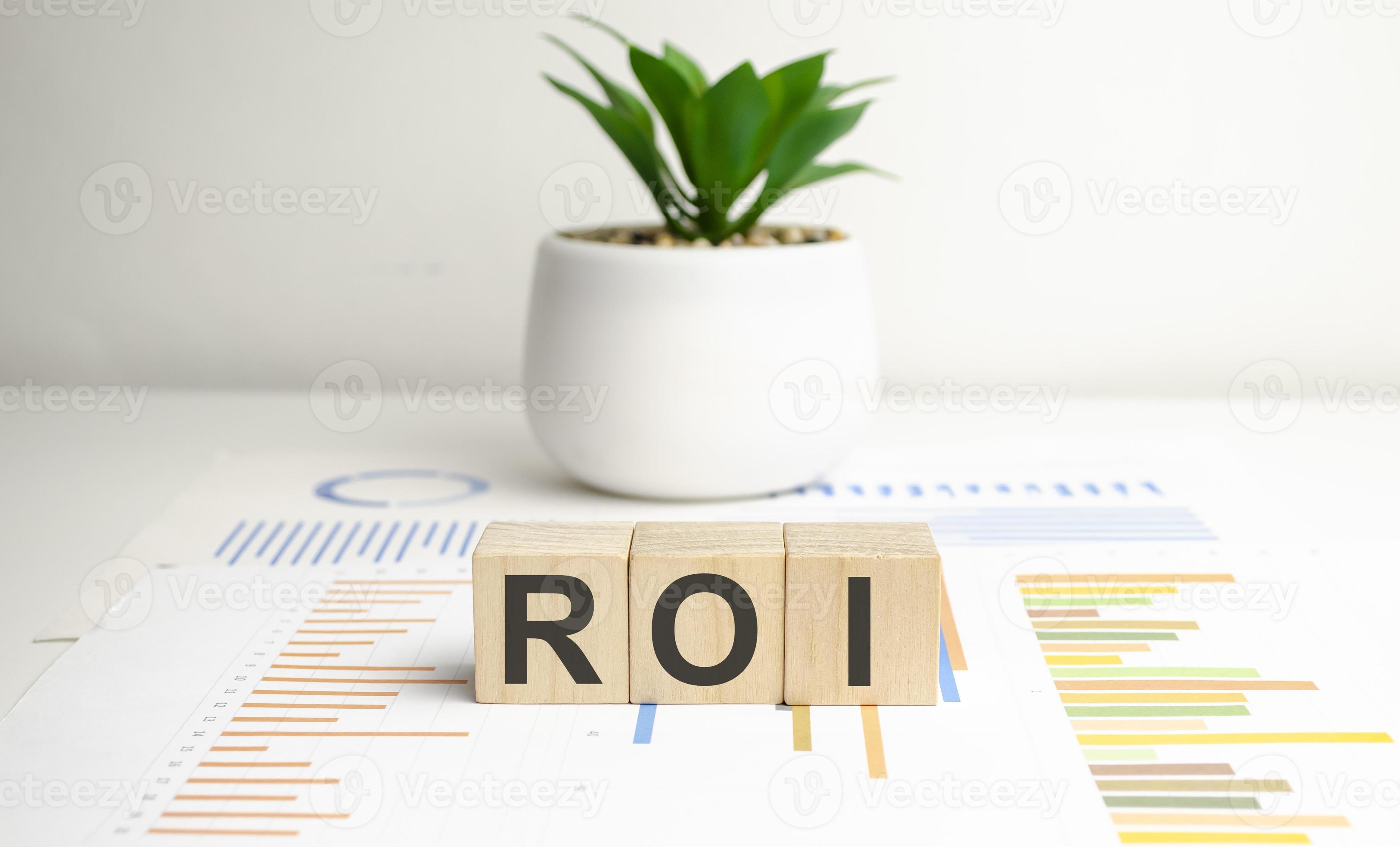 Three wooden cubes with the letters ROI on the bright surface of a grey table. 14322706 Stock ...
