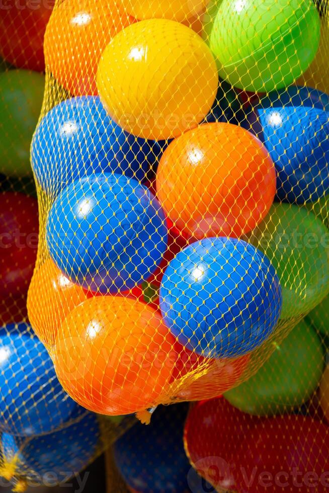 Perezoso Oblicuo Oferta pelotas de plastico de colores Énfasis ... Perezoso Oblicuo Oferta pelotas de plastico de colores Énfasis ...