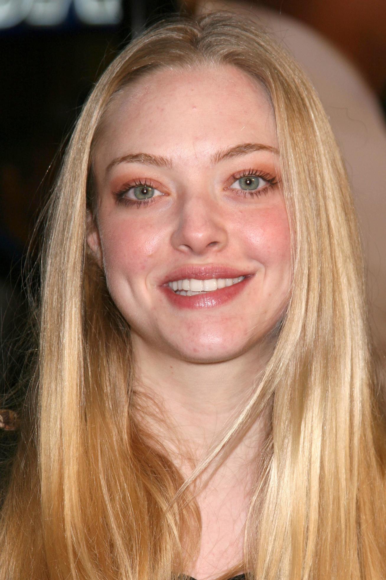 Amanda Seyfried Charlie Wilson s War World Premiere Universal Citywalk Cinemas December 10, 2007 ...