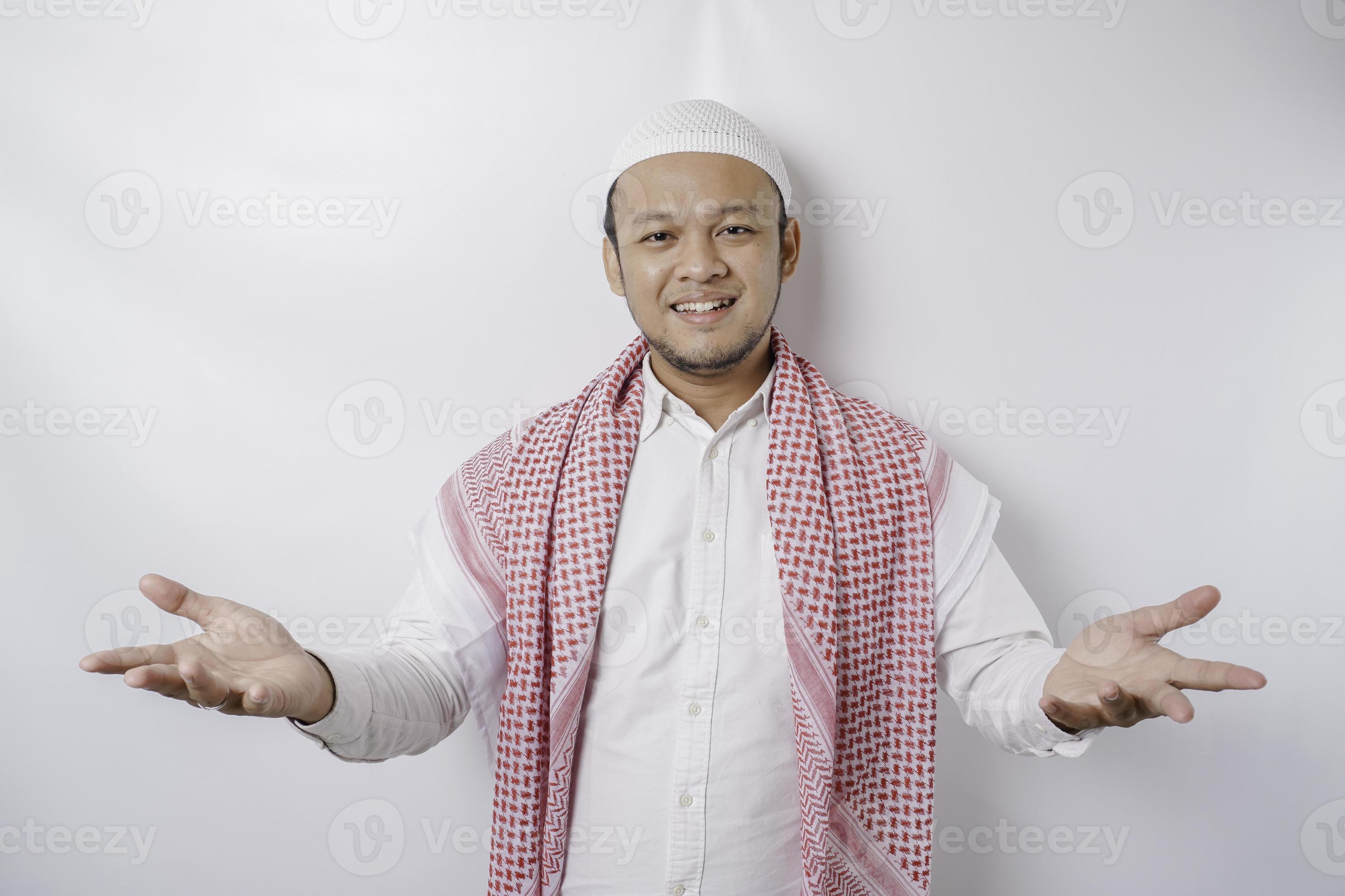 Young Asian Muslim man presenting an idea while smiling on isolated ...