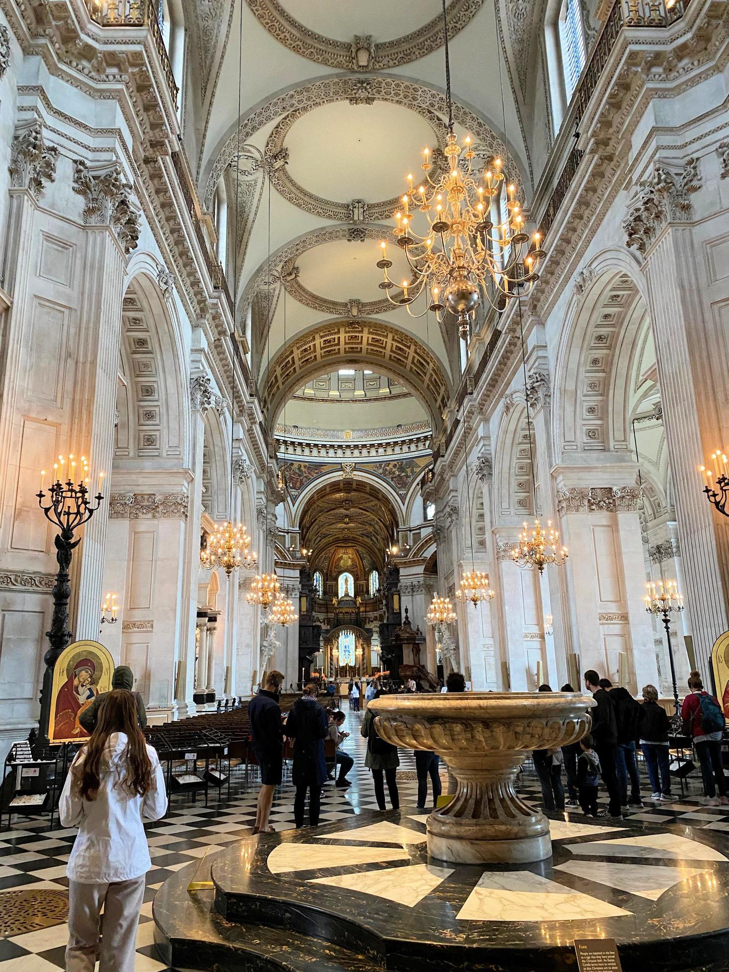 London in the UK in June 2022. A view of the inside of St Pauls Cathedral 15126589 Stock Photo ...