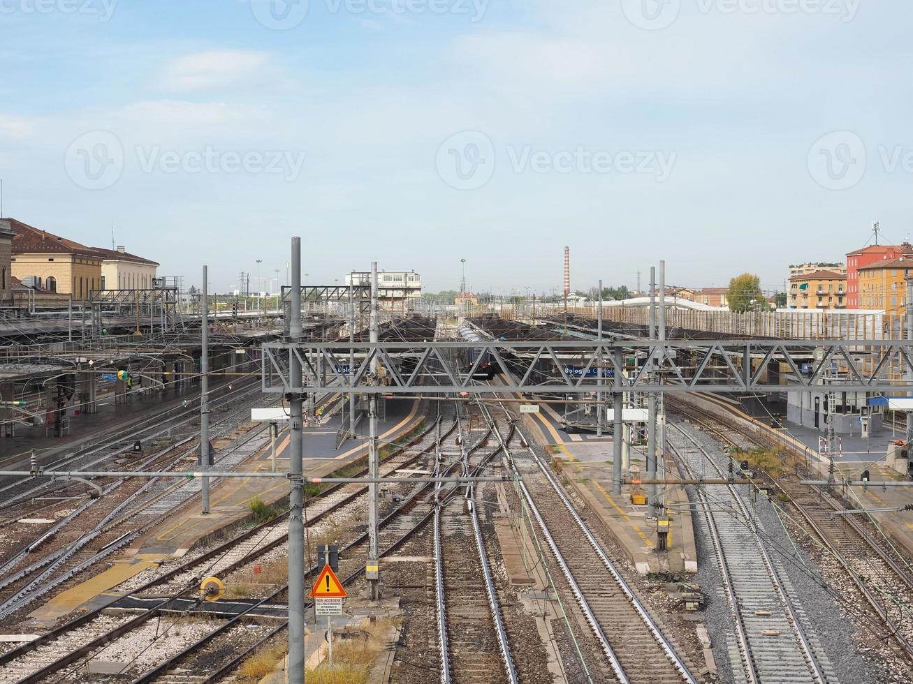 Bologna centrale railway station 15170740 Stock Photo at Vecteezy