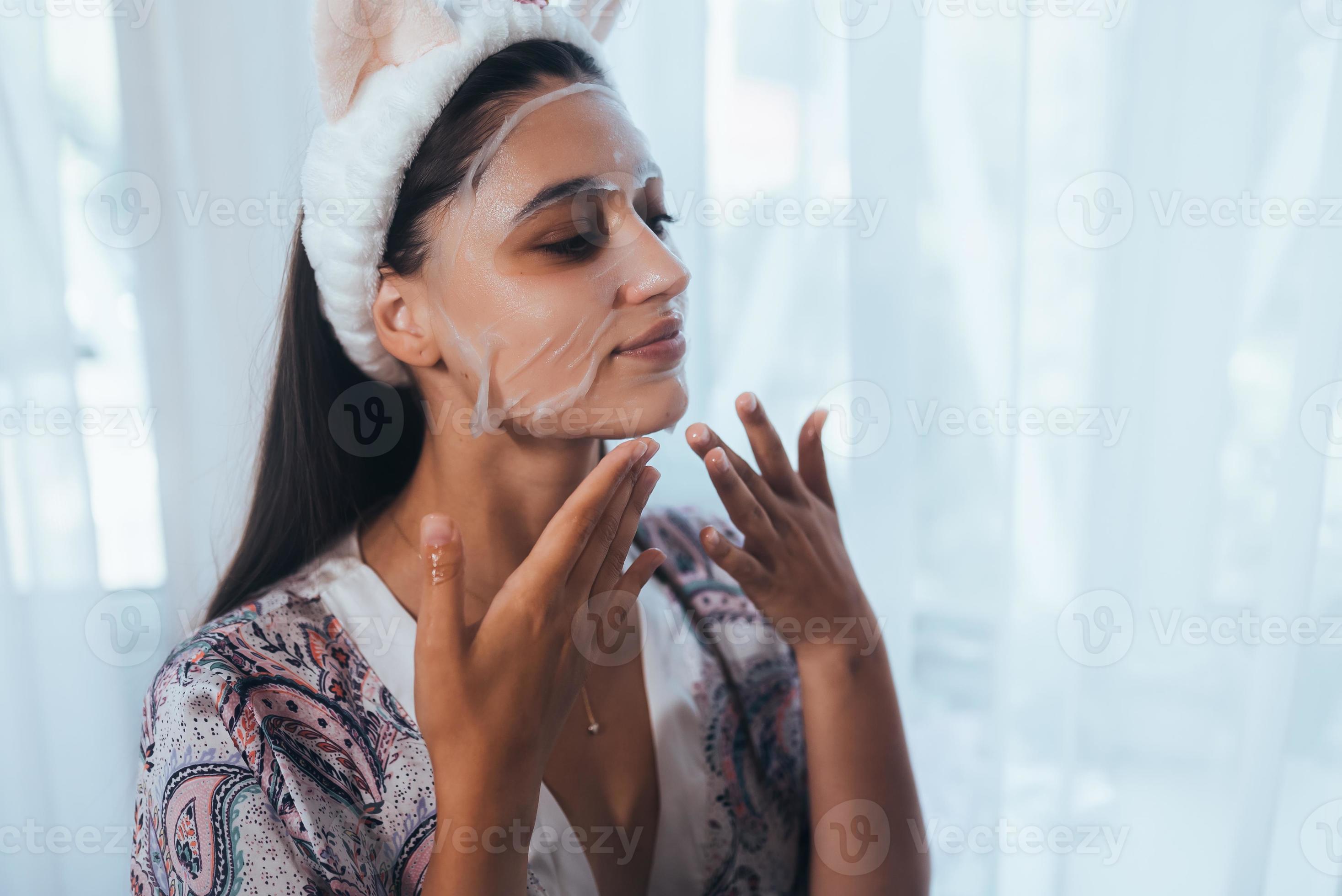Beautiful Model Applying Cosmetic Cream Treatment On Her Face 15501354