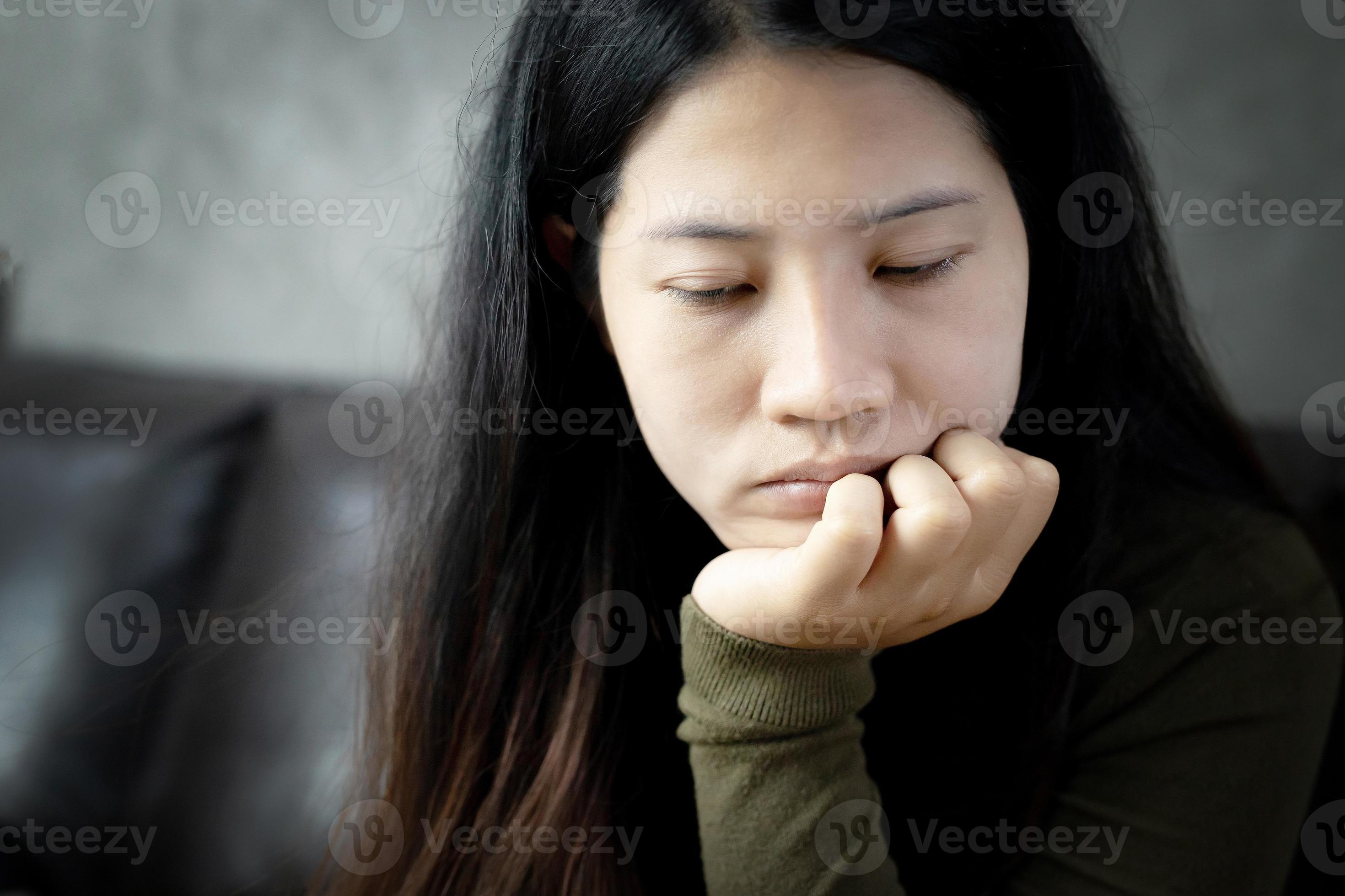 mujer triste, rompió con su novio, desempleada, decepcionada 15656692 Foto de stock en Vecteezy