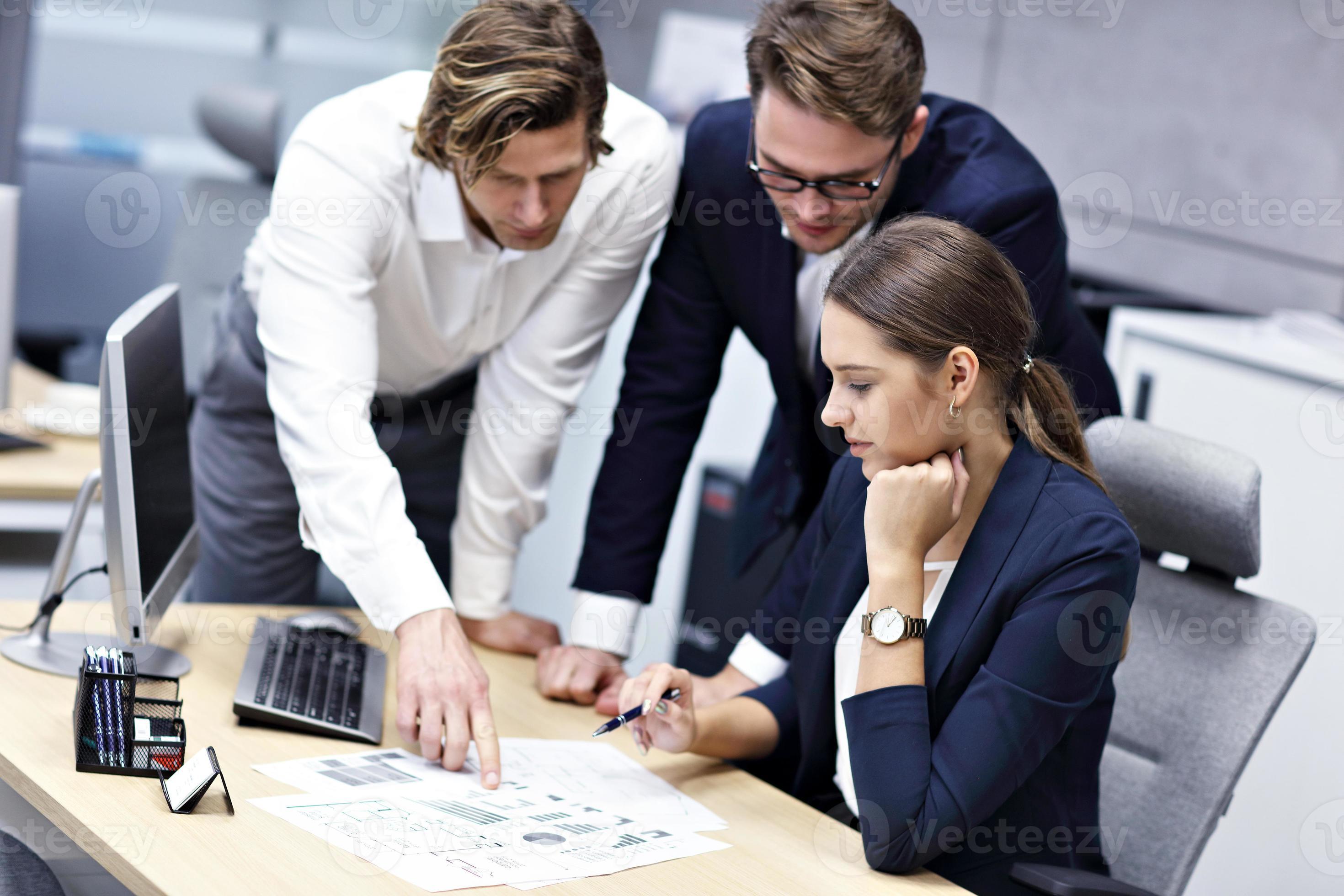 Group of business people brainstorming their ideas 15764841 Stock Photo ...
