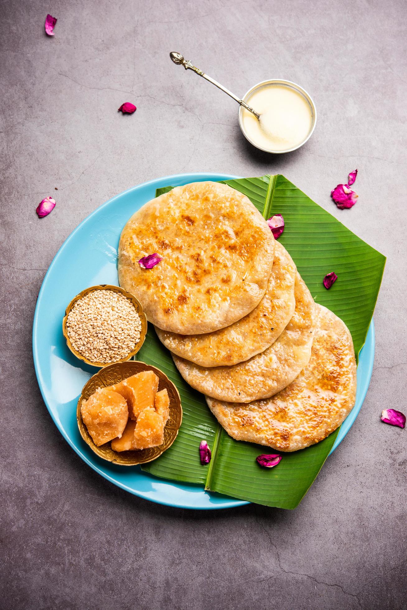 Til Gul roti for Makar Sankranti. Sweet Chapati, poli made using Sesame seeds, jaggery 15933187 ...