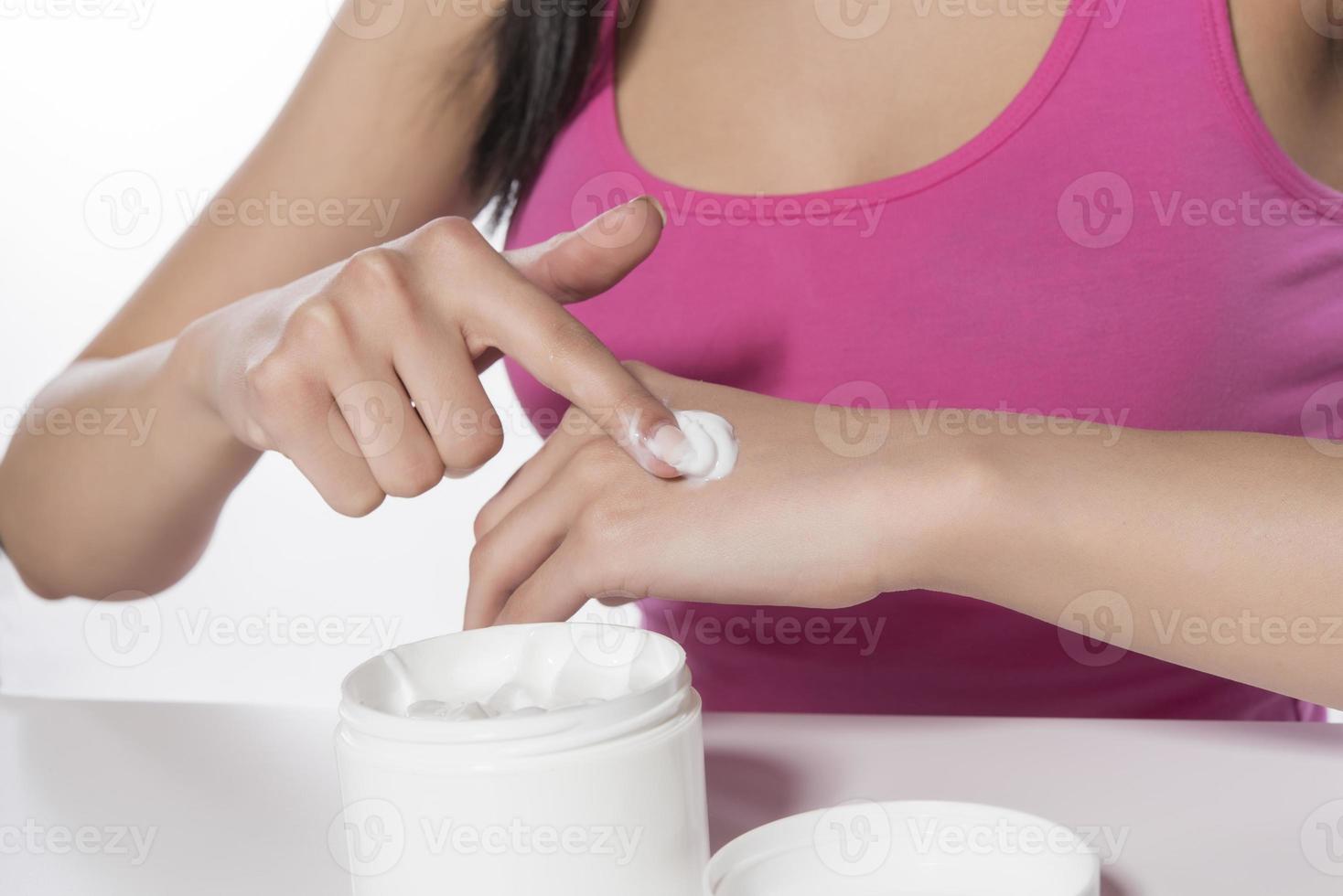 Beautiful Skinned Woman Applying Moisturizing Cream 15974749 Stock