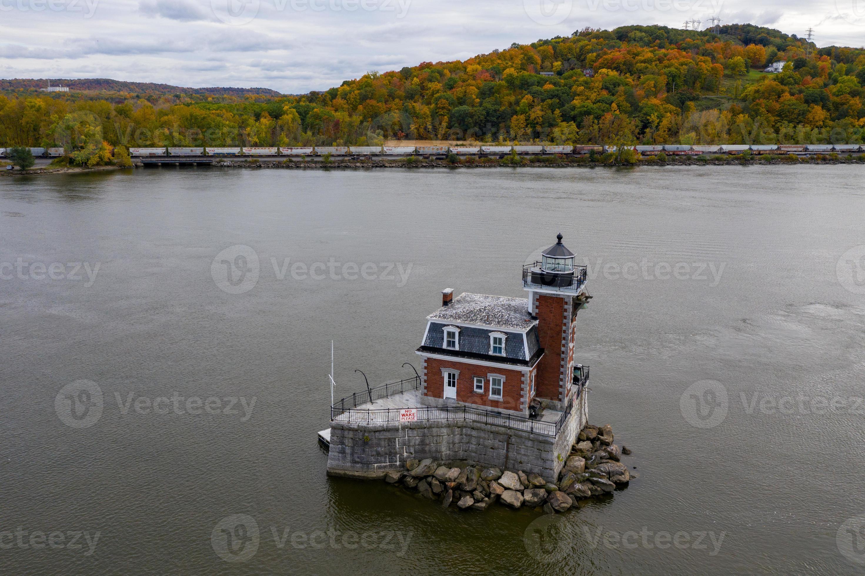 The Hudson Athens Lighthouse, sometimes called the Hudson City light, is a lighthouse located in ...