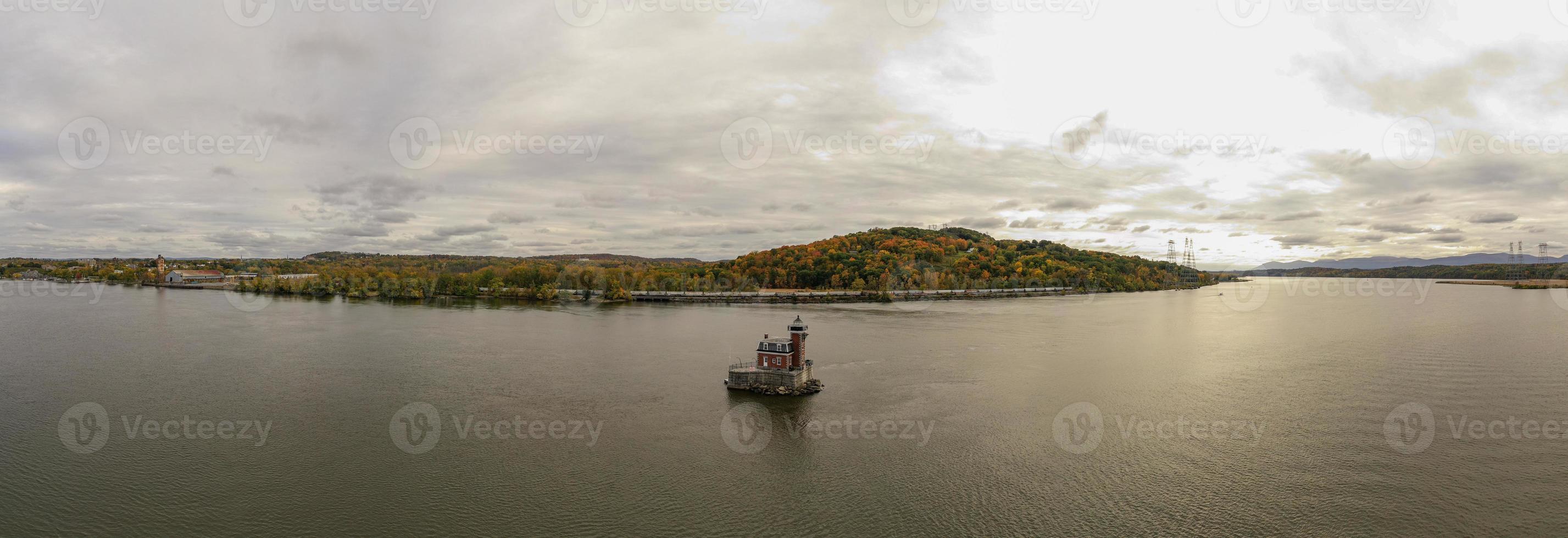 The Hudson Athens Lighthouse, sometimes called the Hudson City light, is a lighthouse located in ...