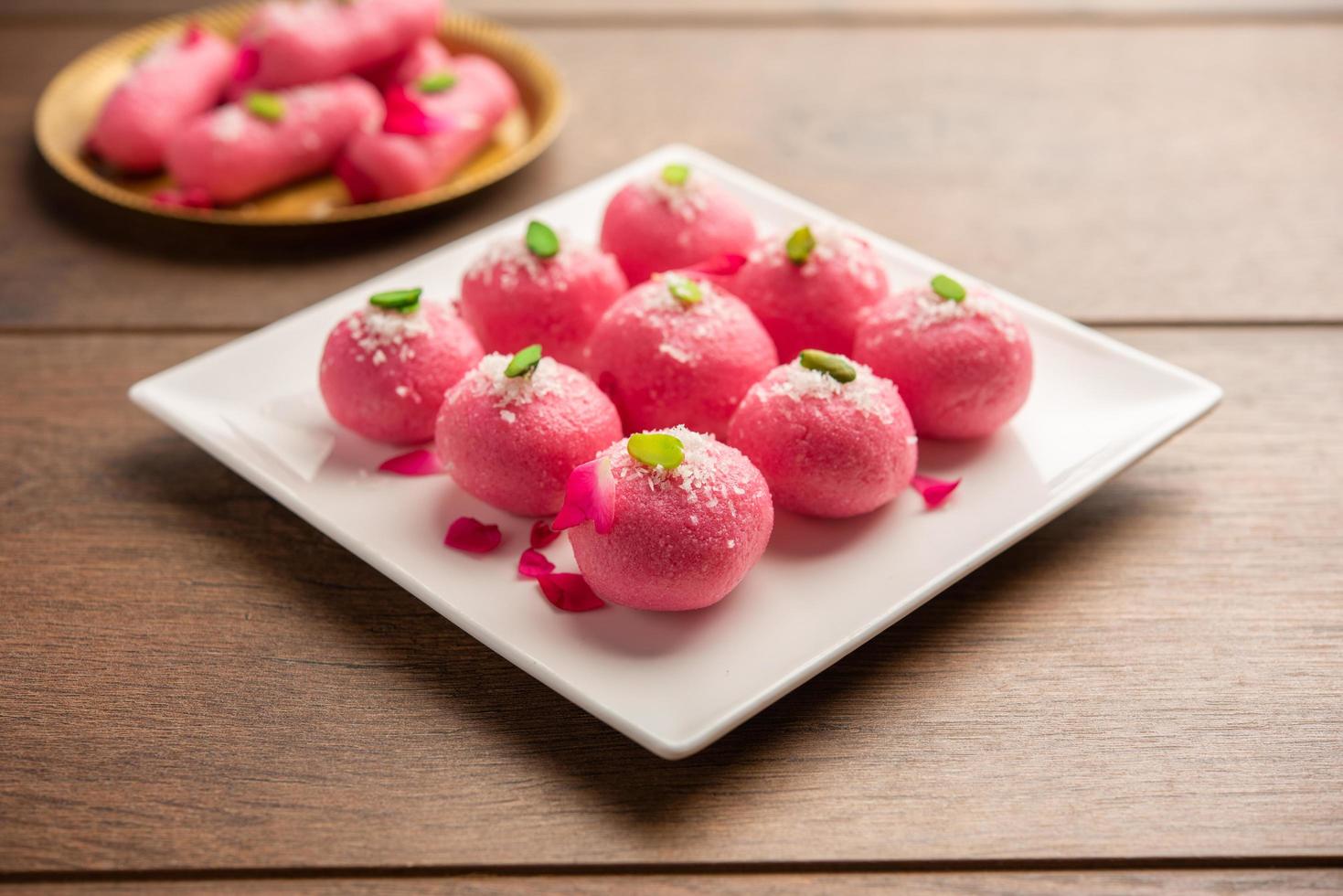 delicioso chumchum rosado o sabor a rosa cham cham o rasgulla o rasagola, rosogola, rosogolla ...