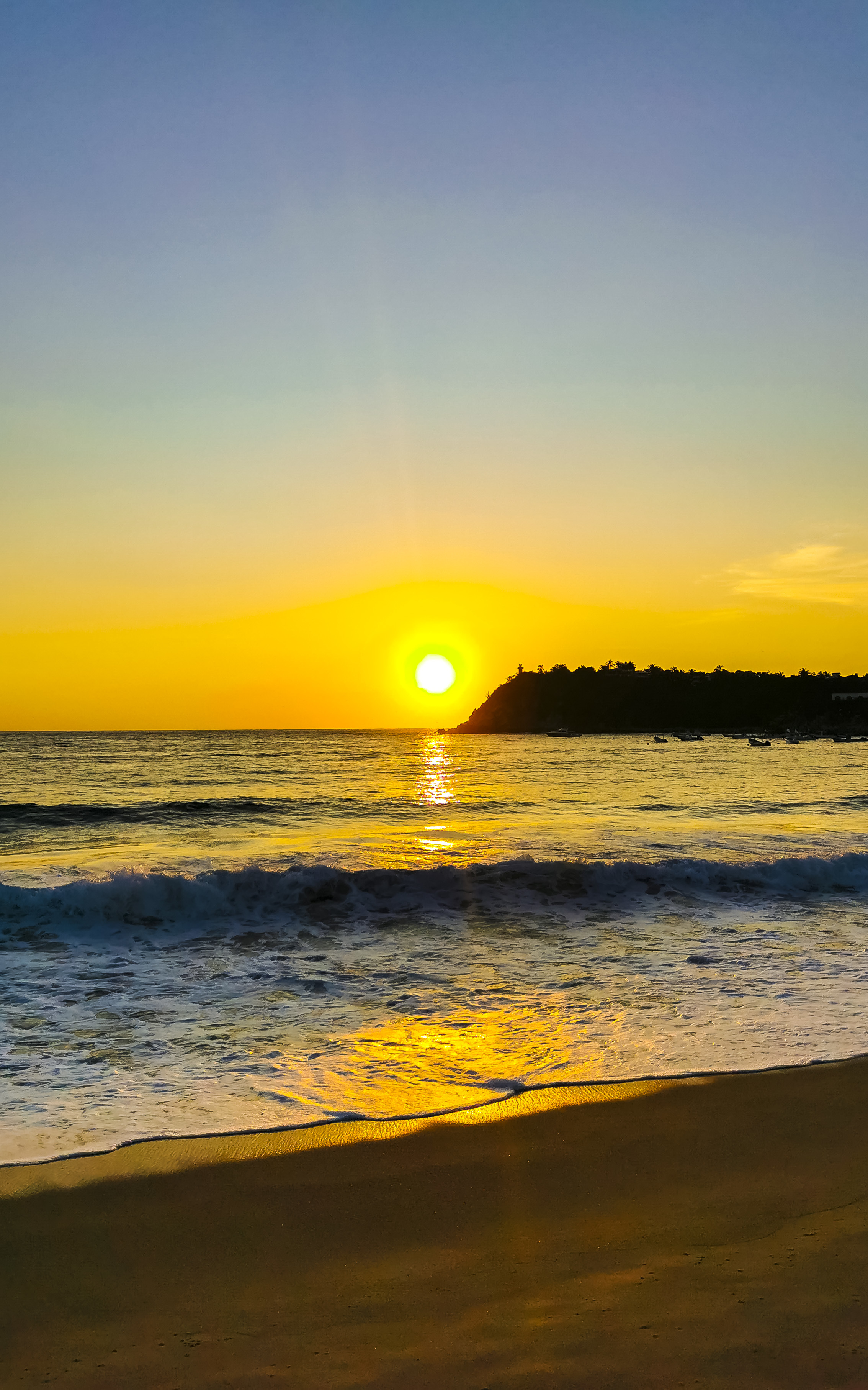 Big Wave Stock Photos, Images and Backgrounds for Free Download