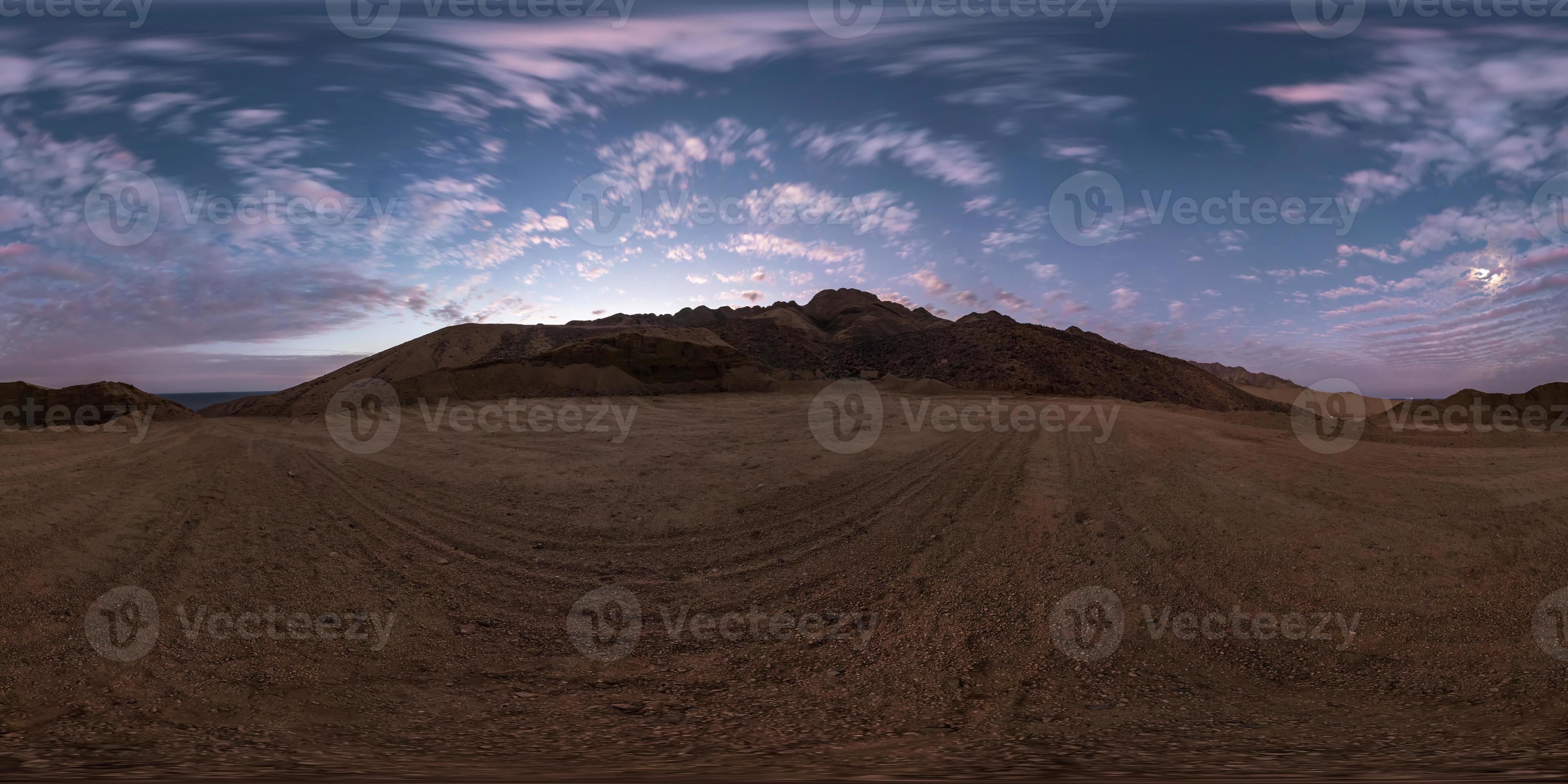 vista panorámica hdri 360 esférica completa y sin costuras de la puesta de sol en la costa del ...