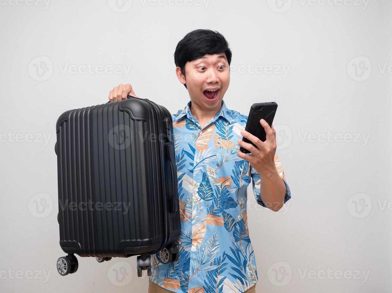 Asian man beach shirt holding laggage feels amazed with booking at vacation 16790139 Stock Photo ...