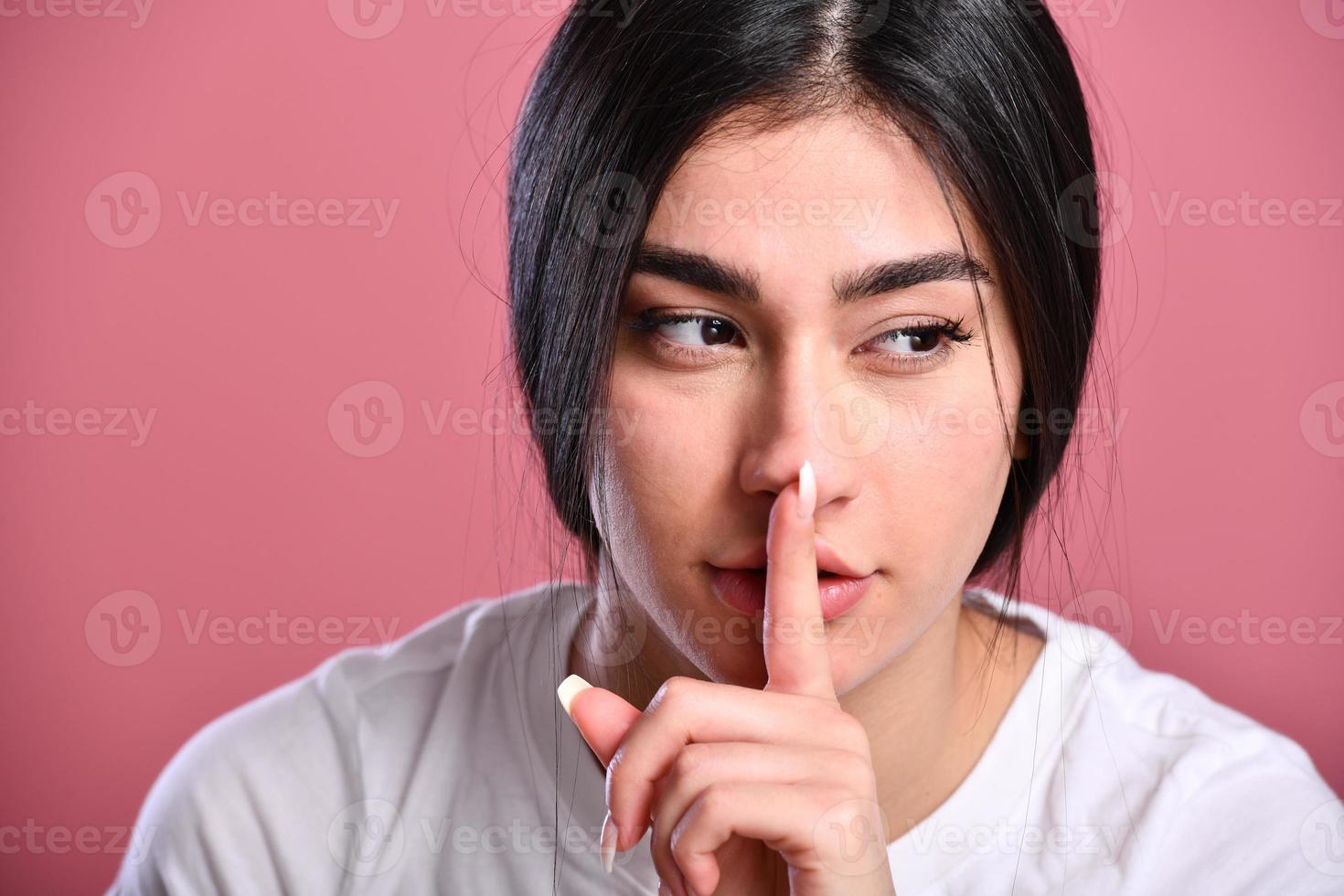Photo of the creative expression of the silent woman. Brunette woman doing shhh sign 17010838 ...
