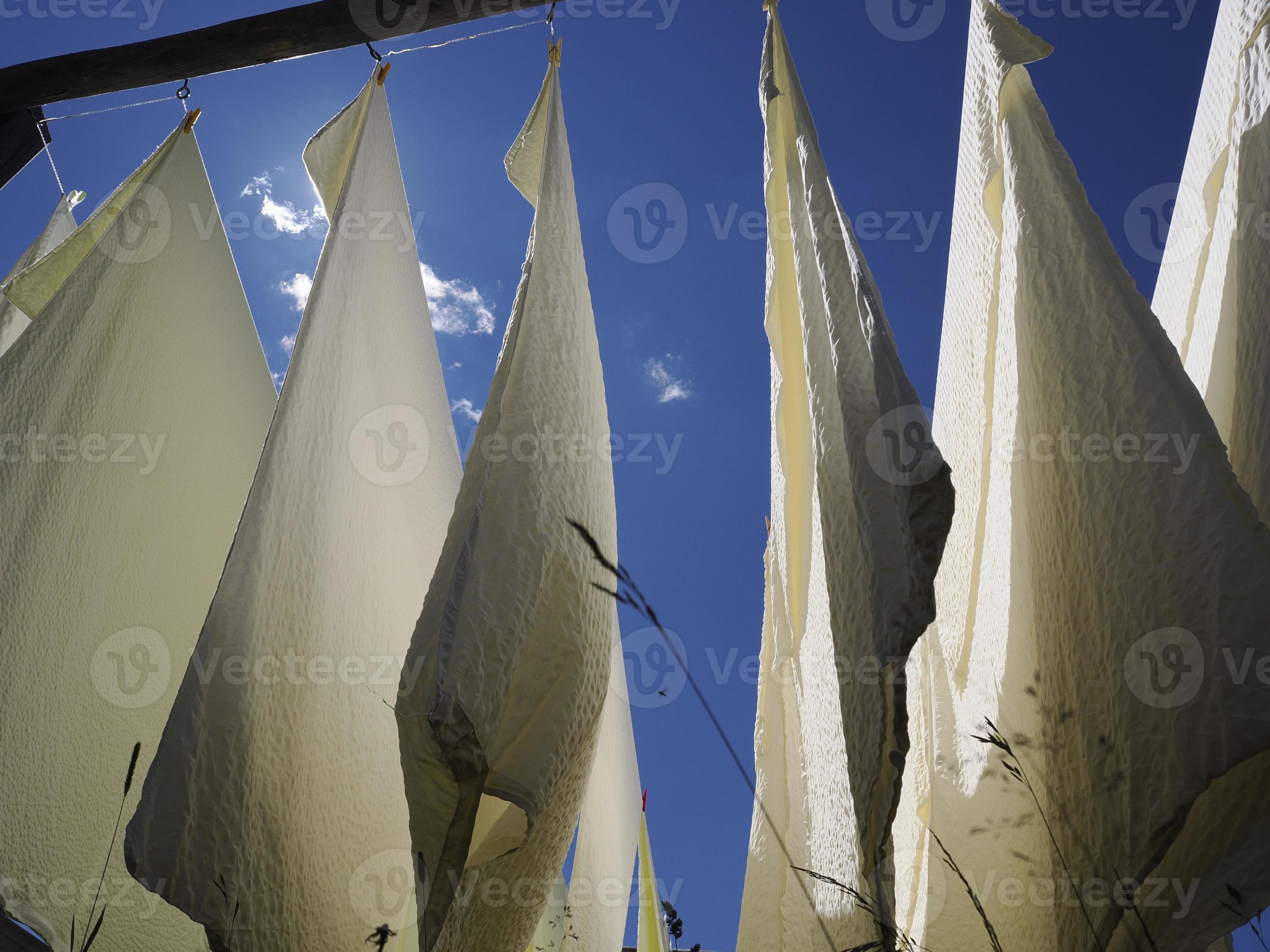Many White Bed Sheets Drying To The Sun 17361761 Stock Photo At Vecteezy many-white-bed-sheets-drying-to-the-sun-17361761-stock-photo-at-vecteezy