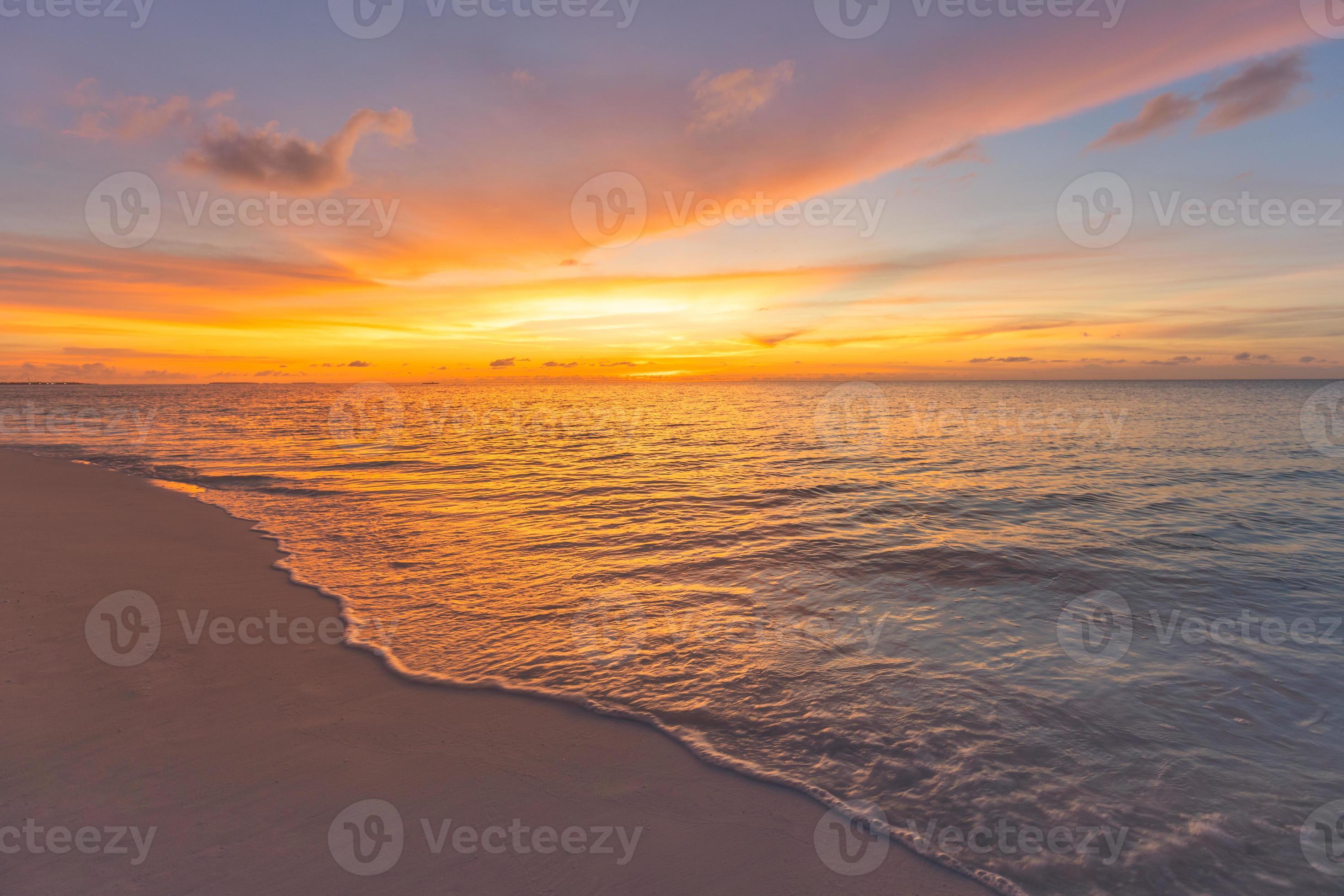 Sunset sea landscape. Colorful ocean beach sunrise. Beautiful beach ...