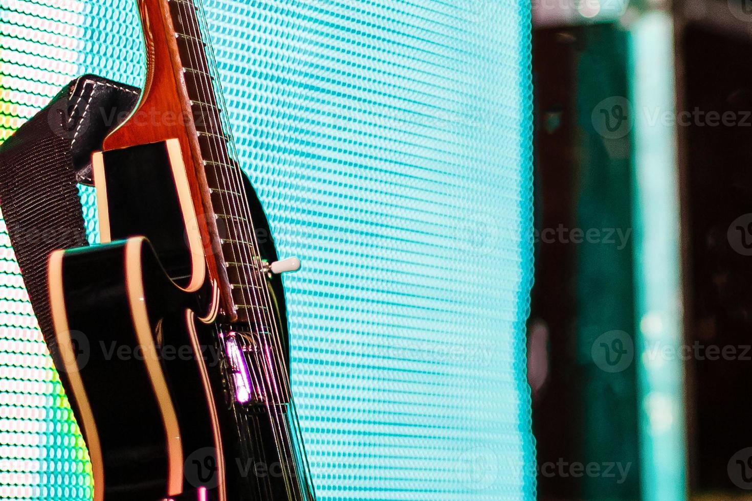 Setting up guitar audio processing effects and electric guitar 17659572 ... Setting up guitar audio processing effects and electric guitar 17659572 ...