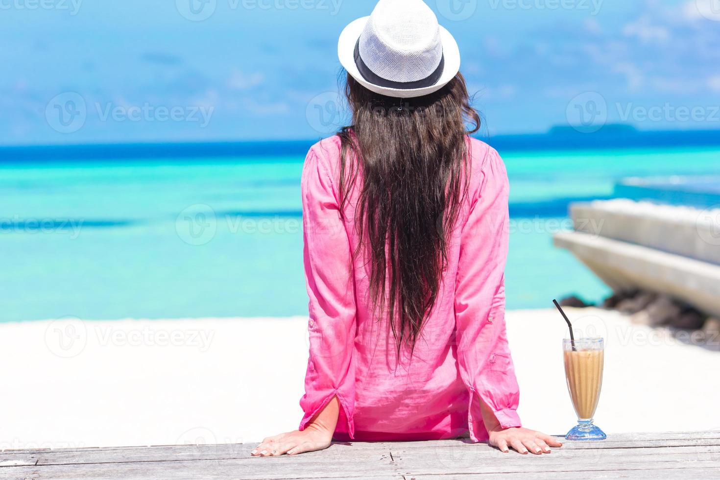Beautiful Young Girl Relaxing Near The Swimming Pool 18019013 Stock