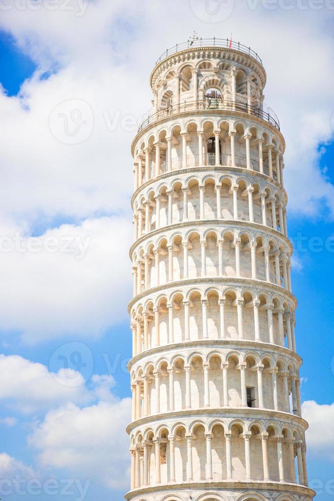Tourists visiting the leaning tower of Pisa , Italy 18038835 Stock ... Tourists visiting the leaning tower of Pisa , Italy 18038835 Stock ...
