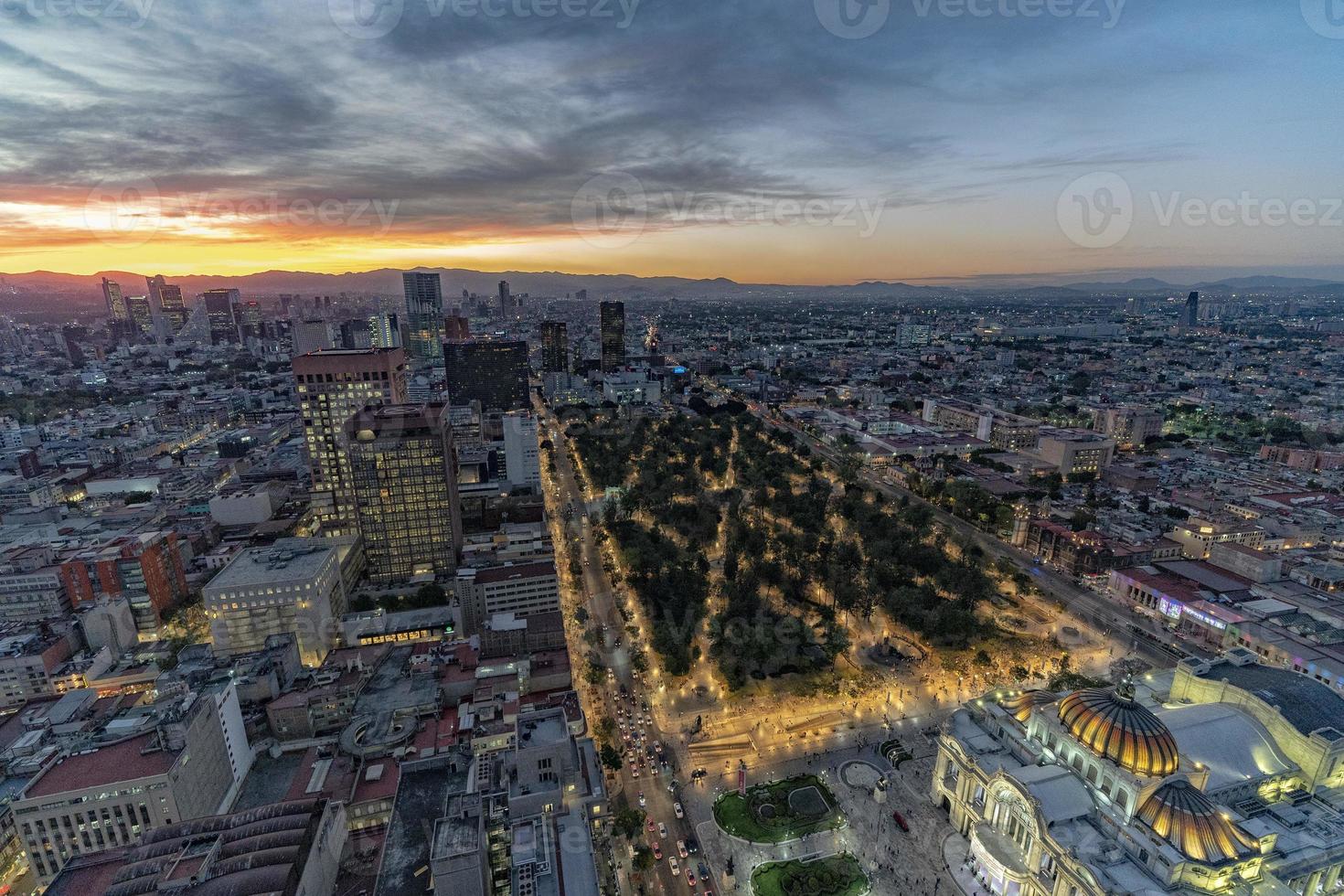 panorama de la vista aérea de la ciudad de méxico 18809585 Foto de stock en Vecteezy