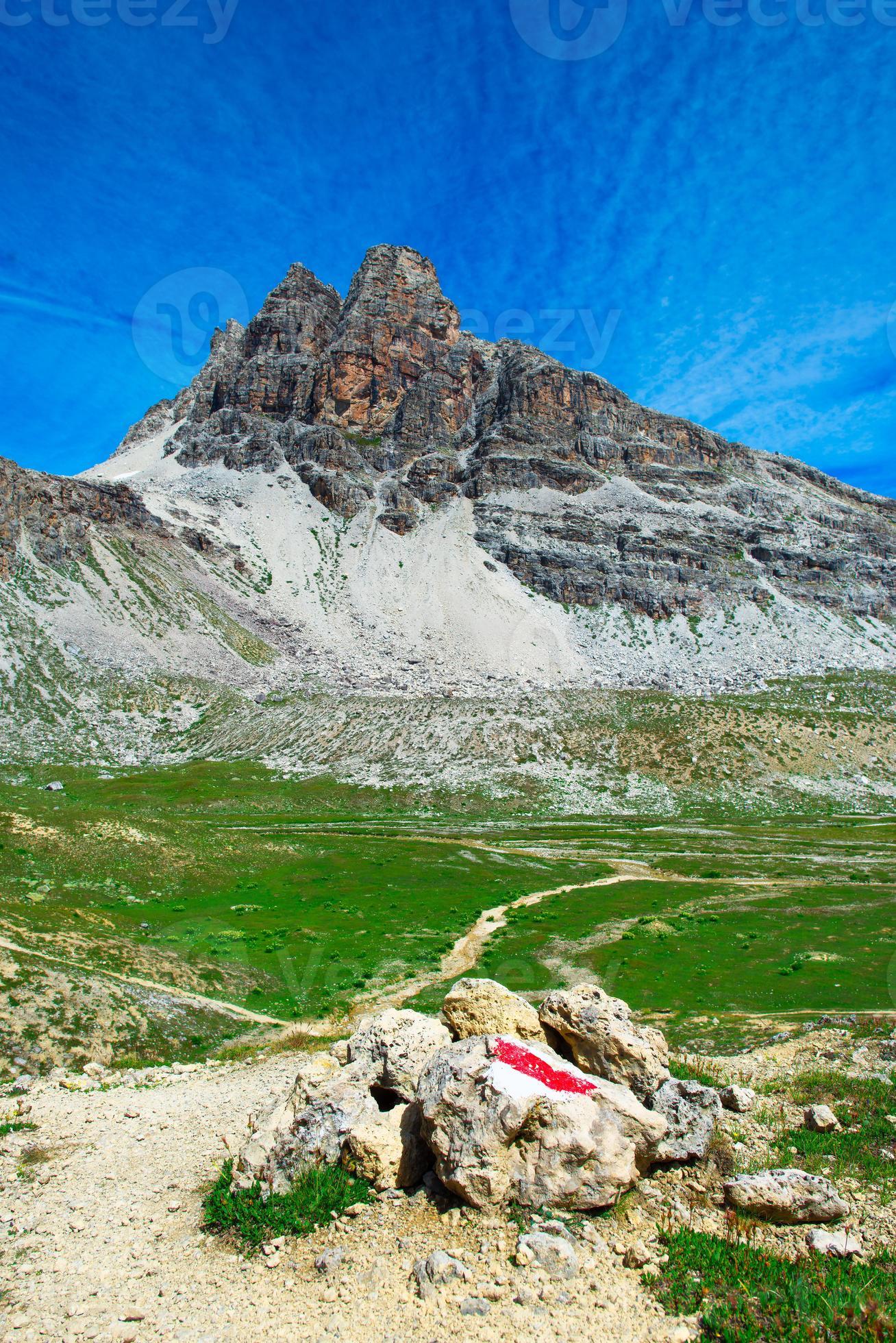 Red Mark On Rock To Mountain Trail 18898070 Stock Photo At Vecteezy red-mark-on-rock-to-mountain-trail-18898070-stock-photo-at-vecteezy