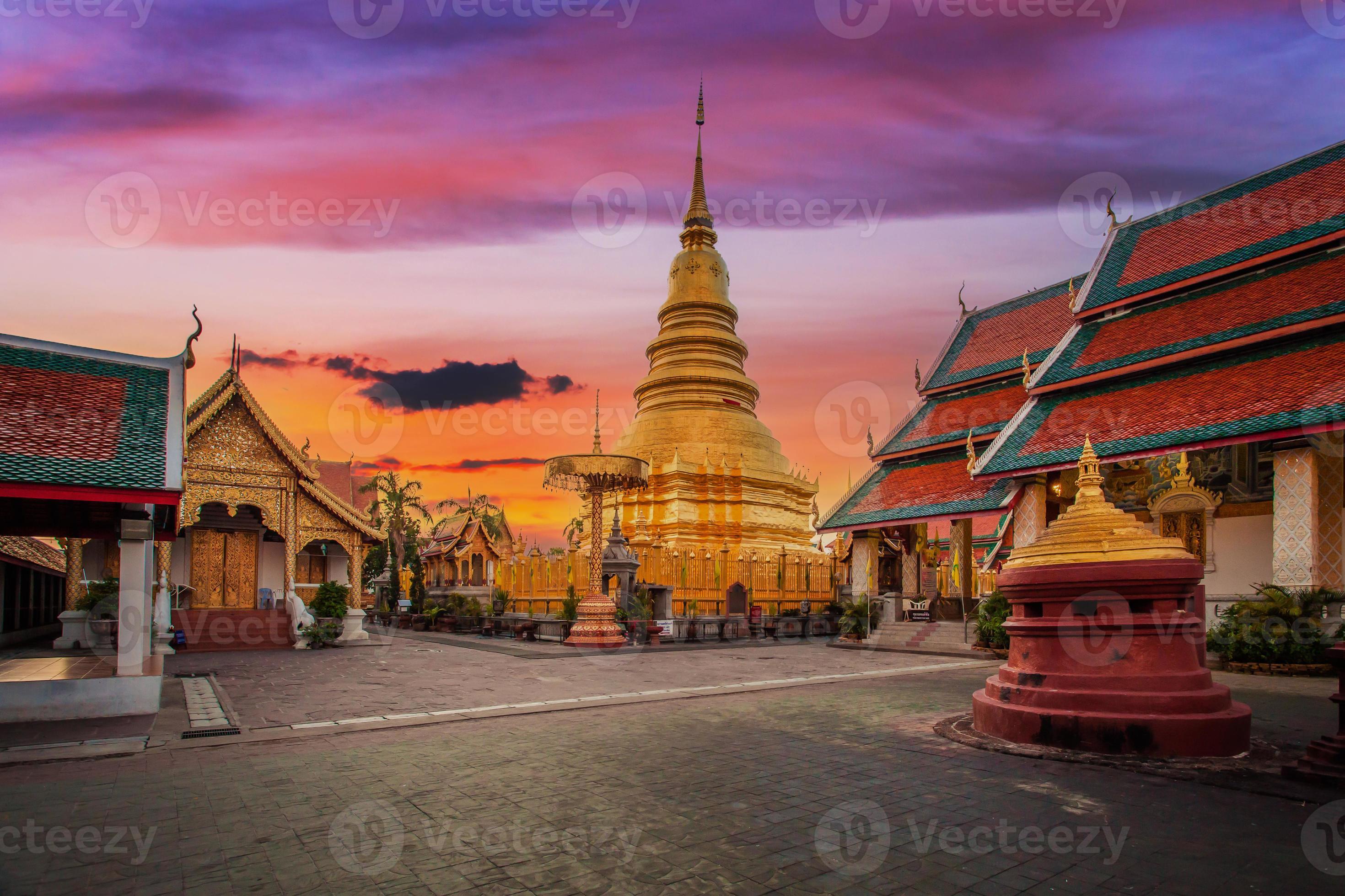 Wat phra that hariphunchai was a measure of the Lamphun, Thailand 19587217 Stock Photo at Vecteezy