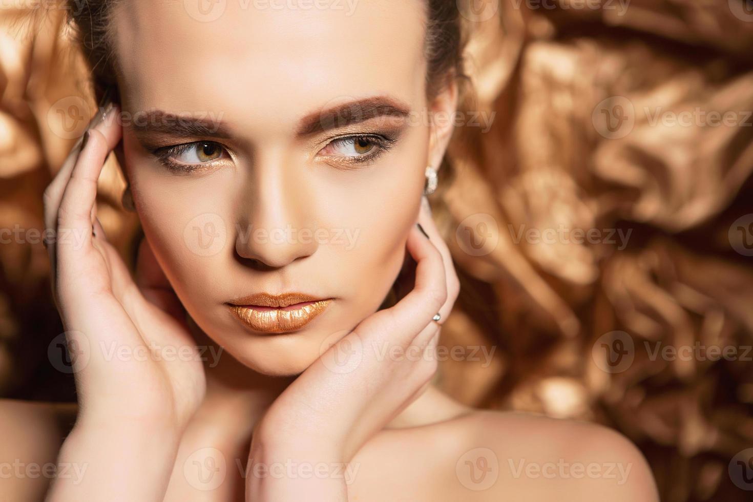 Portrait of a elegance woman 20131936 Stock Photo at Vecteezy