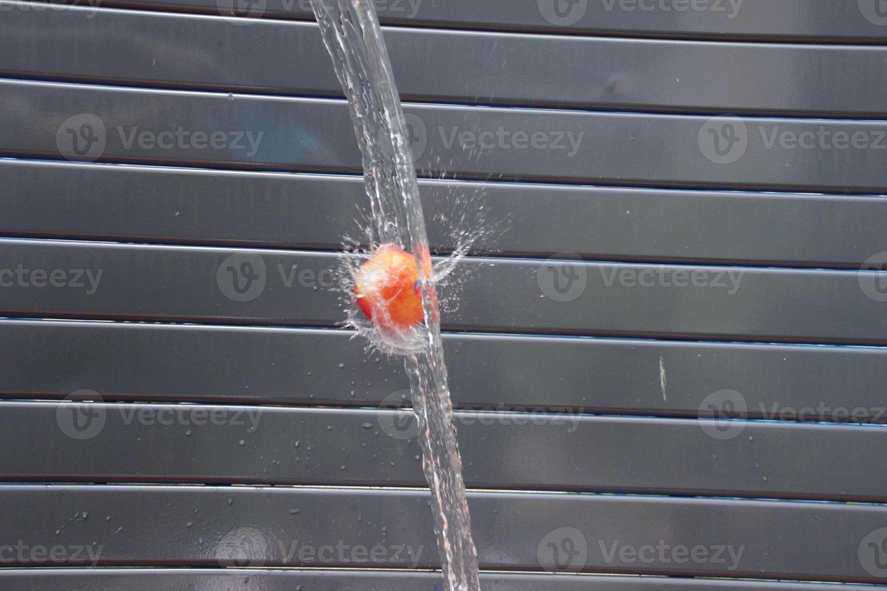 throw apple through water steam fall 20214359 Stock Photo at Vecteezy
