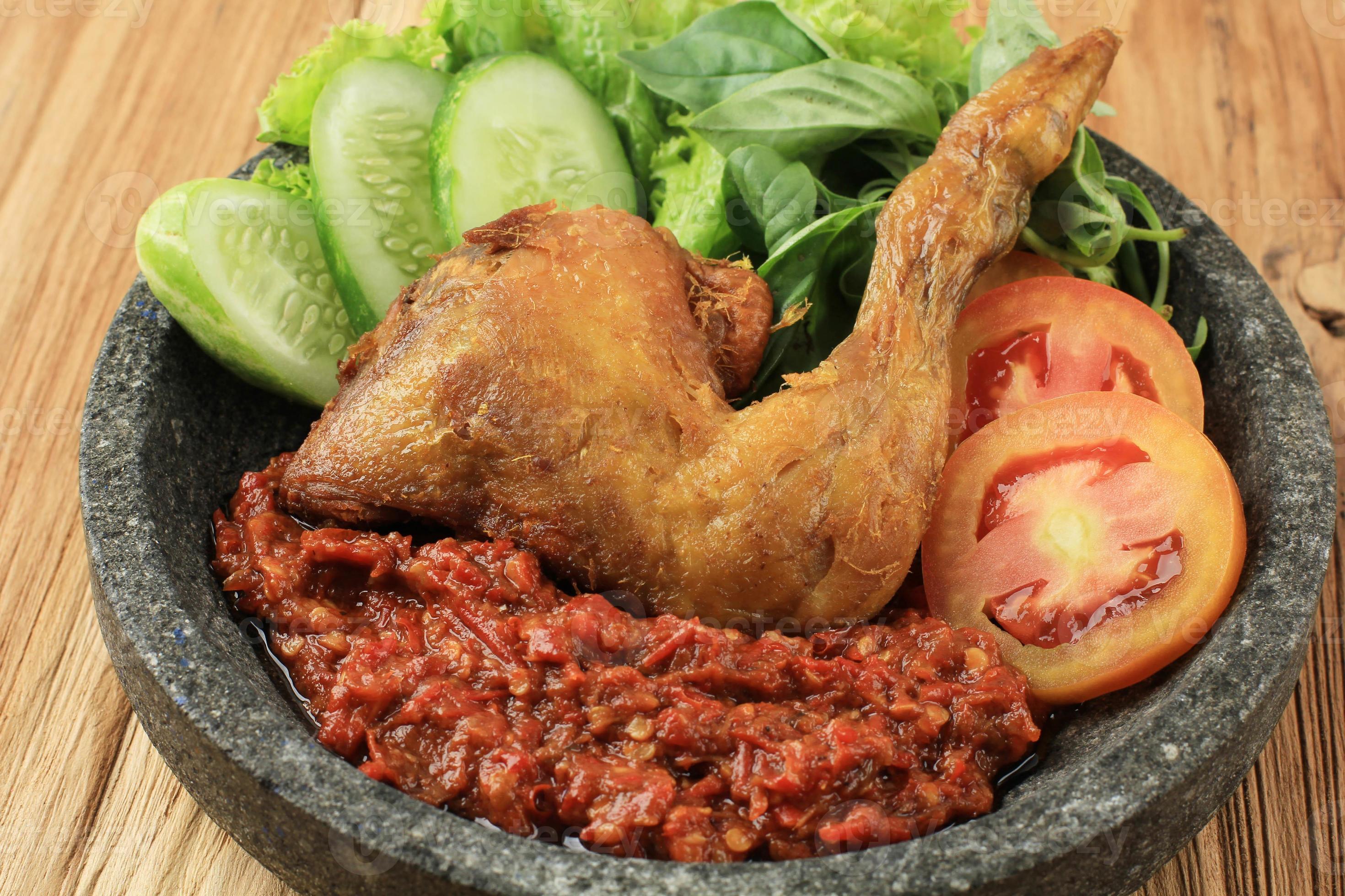 Ayam Penyet or Penyetan Ayam, Fried Chicken with Spicy Sambal Chilli Paste. 20419108 Stock Photo ...