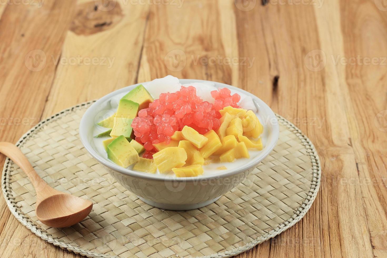 Es Campur Oyen Khas Bandung, Mixed Fruit with Sagoo Pearl and Young Coconut Meat 20419117 Stock ...
