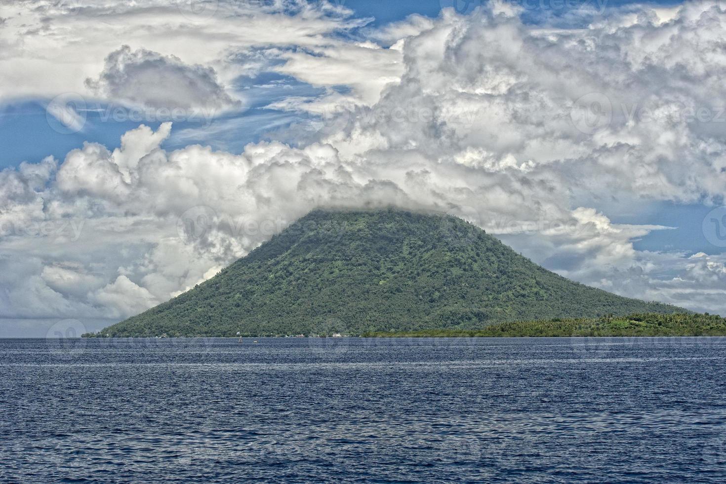 Volcano behind indonesian fishermen village tropical paradise 20439433 ... Volcano behind indonesian fishermen village tropical paradise 20439433 ...