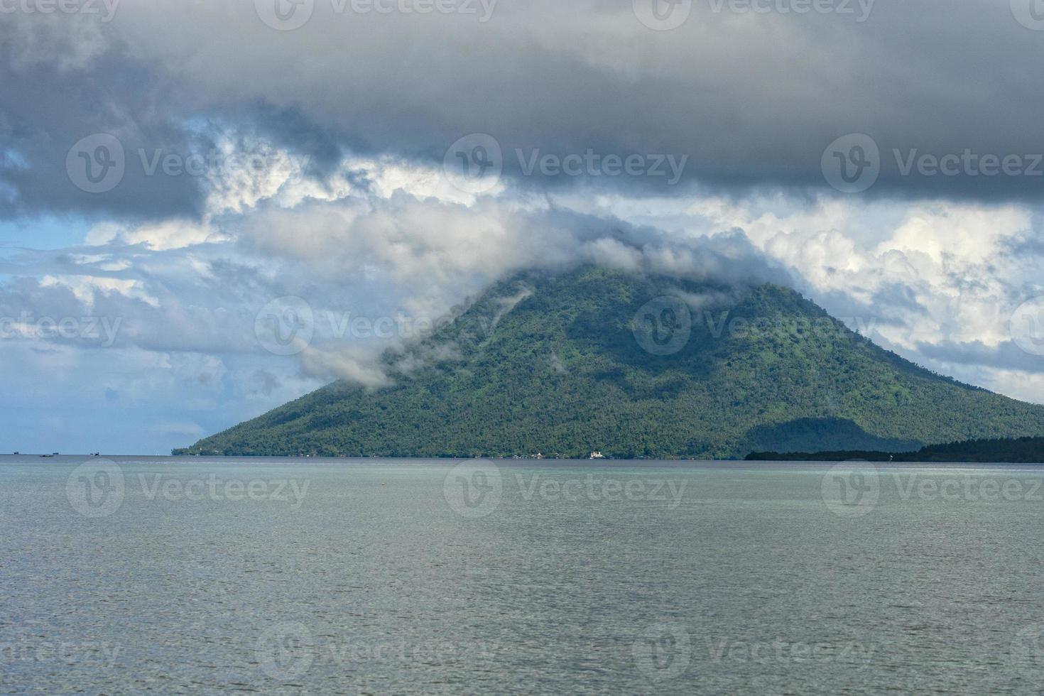 Volcano behind indonesian fishermen village tropical paradise 20439434 ... Volcano behind indonesian fishermen village tropical paradise 20439434 ...