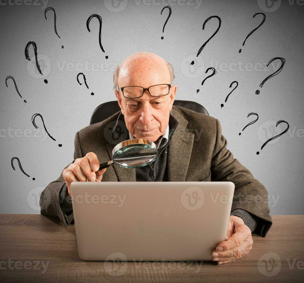 Difficult technology for a man elderly 20682771 Stock Photo at Vecteezy Difficult technology for a man elderly 20682771 Stock Photo at Vecteezy