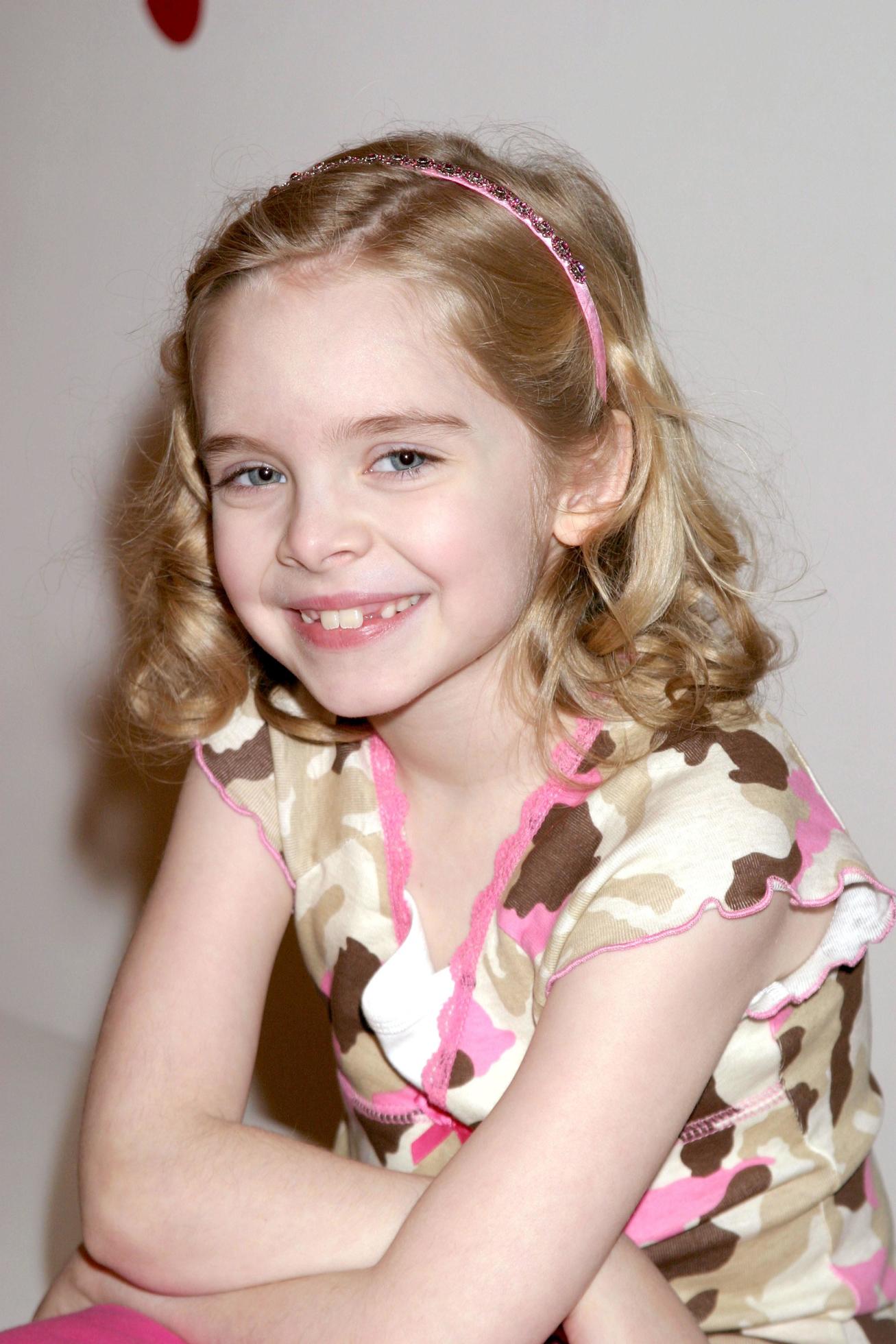 Darcy Rosa Byrnesyoung Y El Inquieto Celebra 18 Años Con El 1 Calificacióncbs Televisión