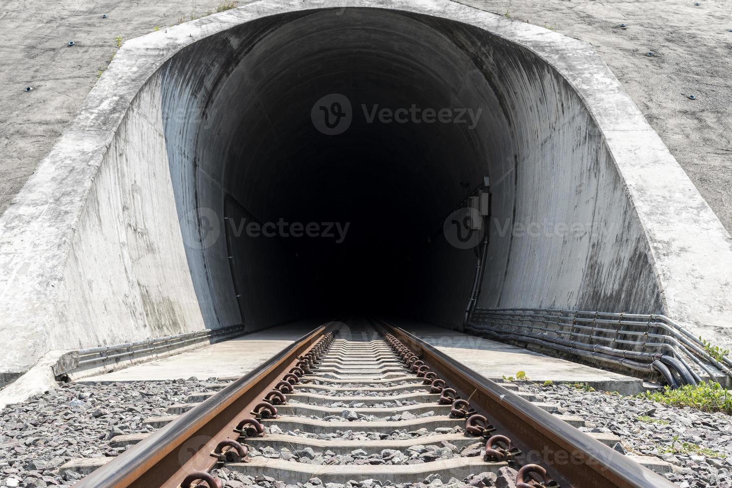 Train tunnel running through mountain 22092461 Stock Photo at Vecteezy Train tunnel running through mountain 22092461 Stock Photo at Vecteezy