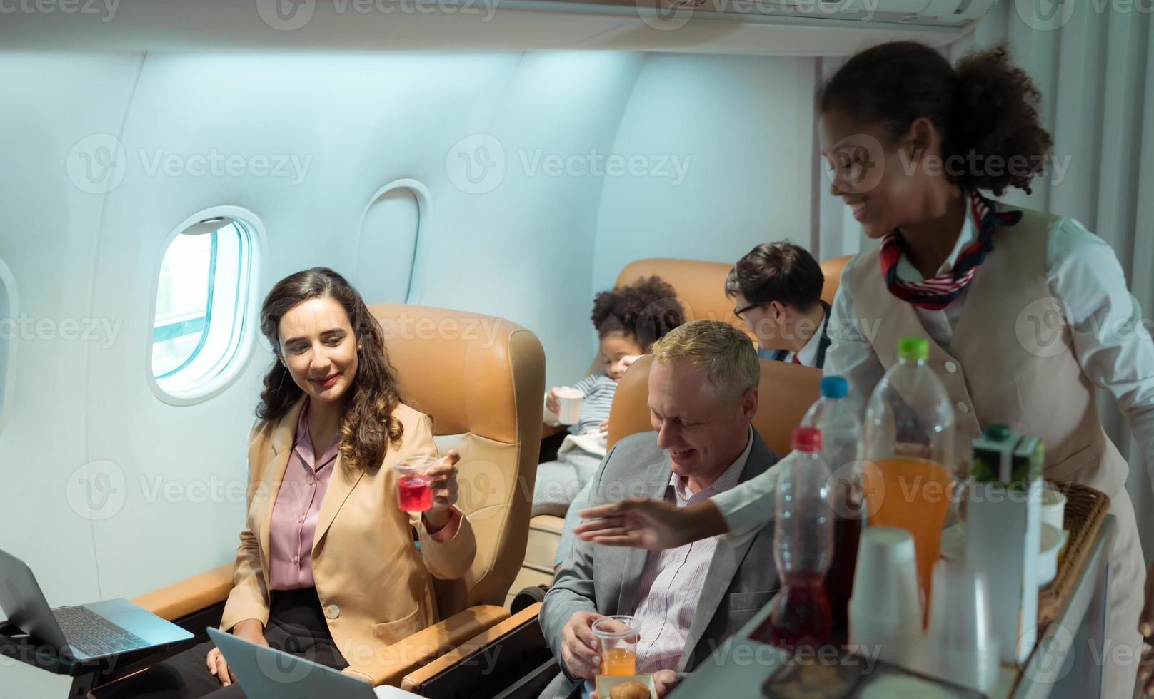 Flight attendant serving food and drinks to passengers 22956505 Stock ... Flight attendant serving food and drinks to passengers 22956505 Stock ...