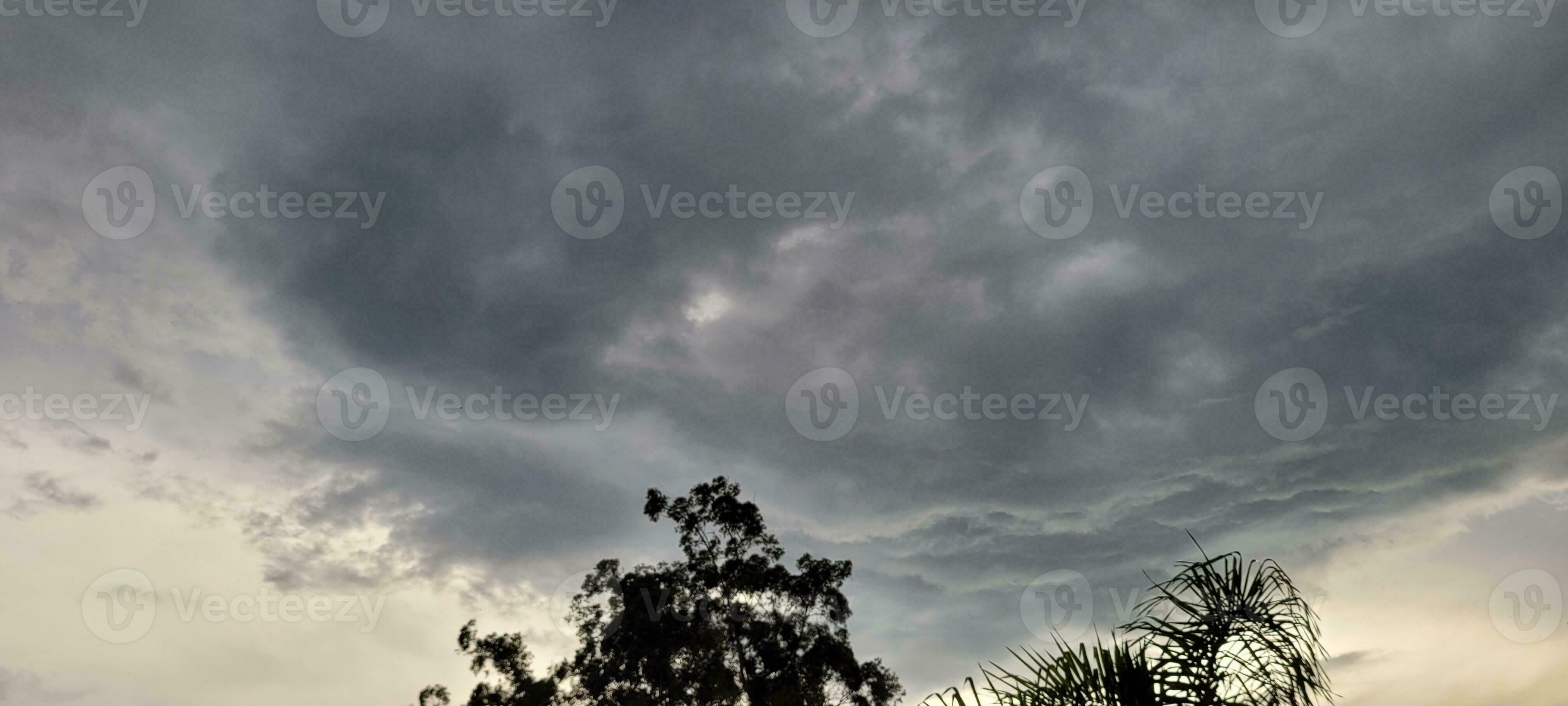 sky with clouds in the late afternoon 23283621 Stock Photo at Vecteezy
